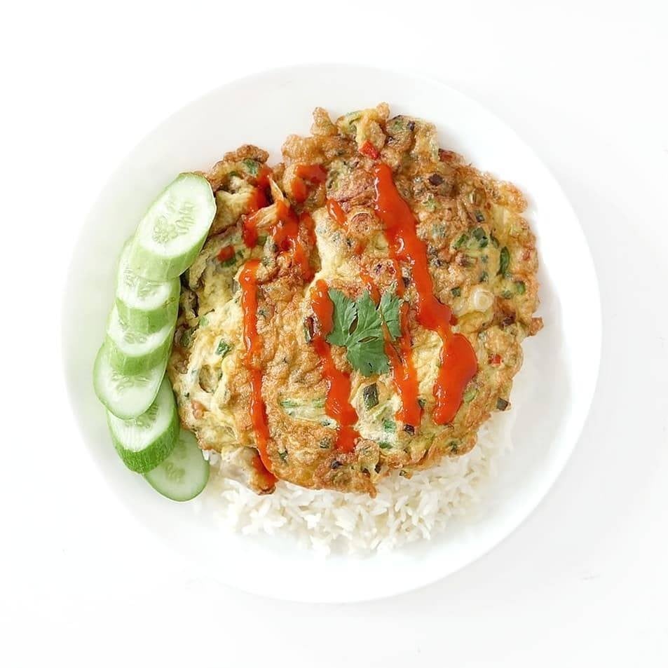 สูตร ข้าวไข่เจียวบ้านๆกับซอสพริก พร้อมวิธีทำโดย ZOMX