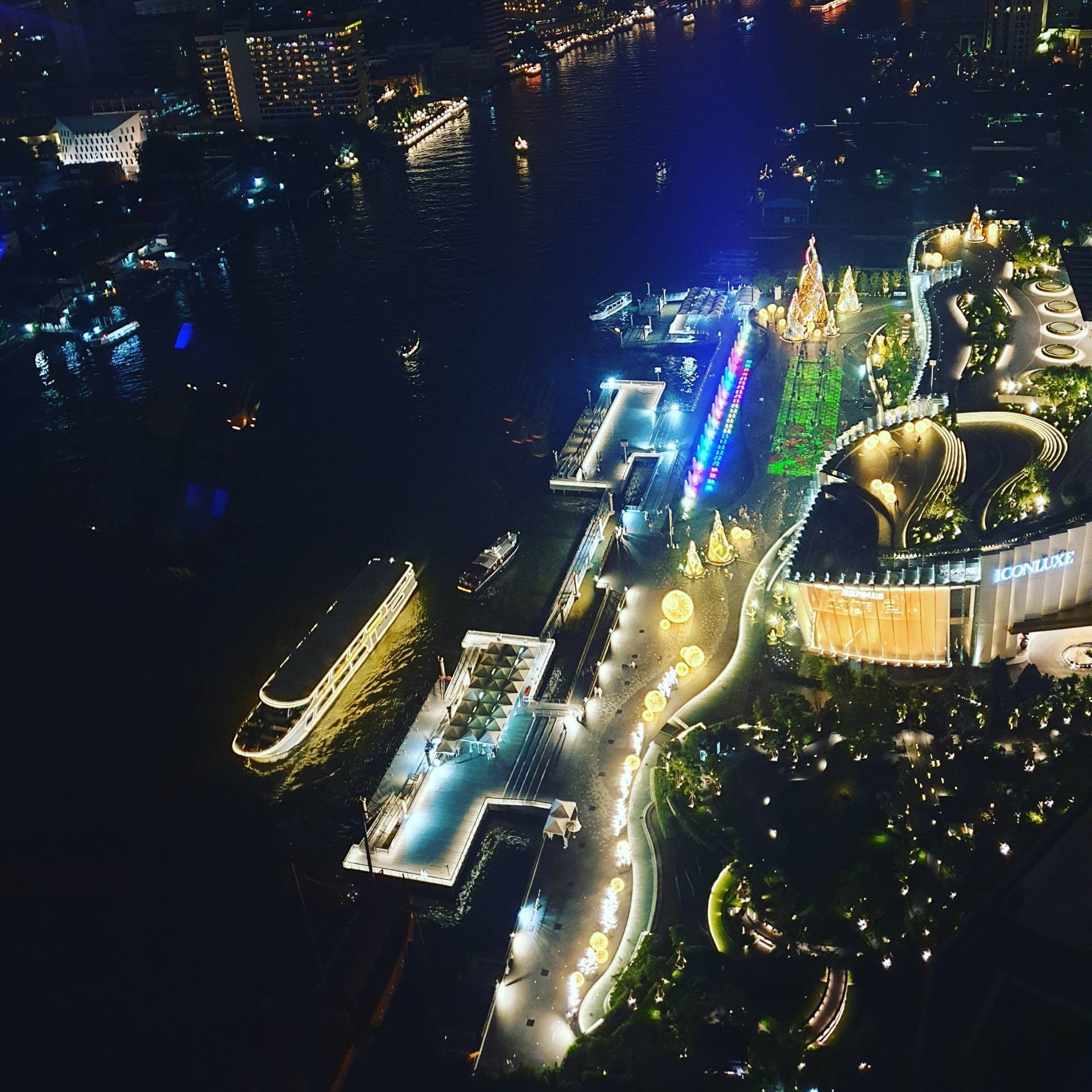 รูป Three Sixty Lounge Millennium Hilton Bangkok Hotel