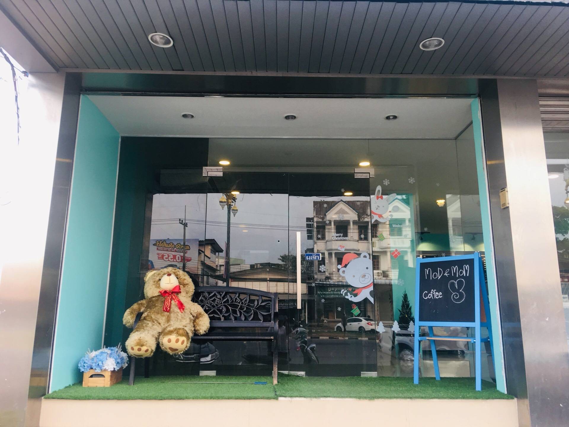 รีวิว Mod & Mom - ร้านน่ารัก น่านั่ง ขนมอร่อยเจ้าของเค้านำเสนอ