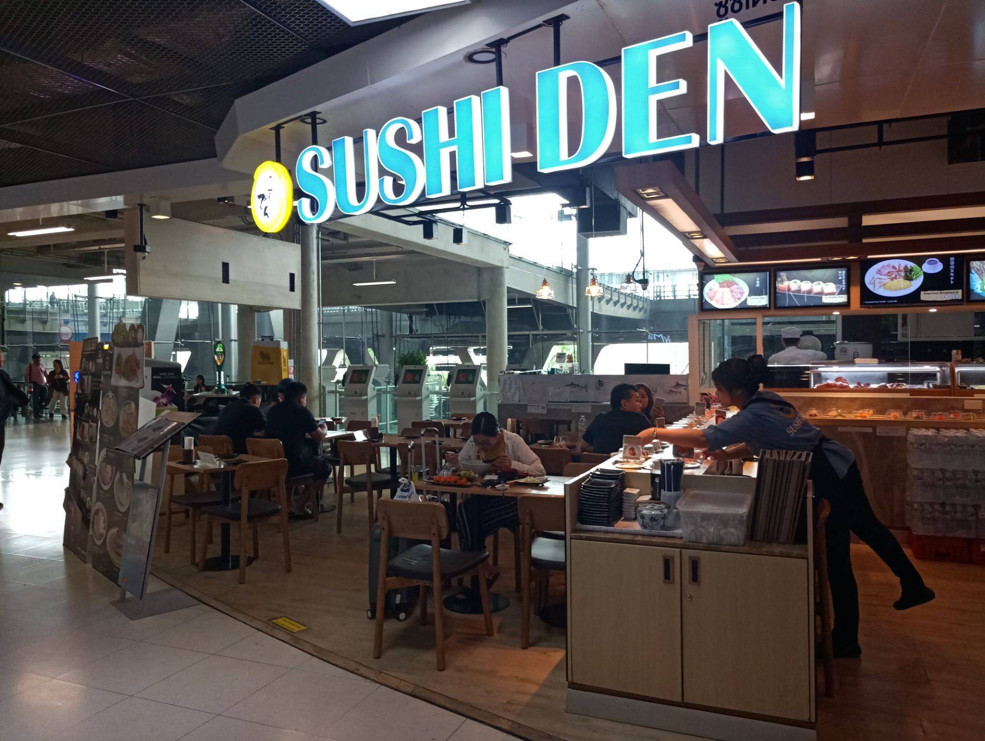 รีวิว Sushi Den สนามบินสุวรรณภูมิ - ไม่อร่อยเท่าร้านที่เป็นสาขาใหญ่ๆ ...