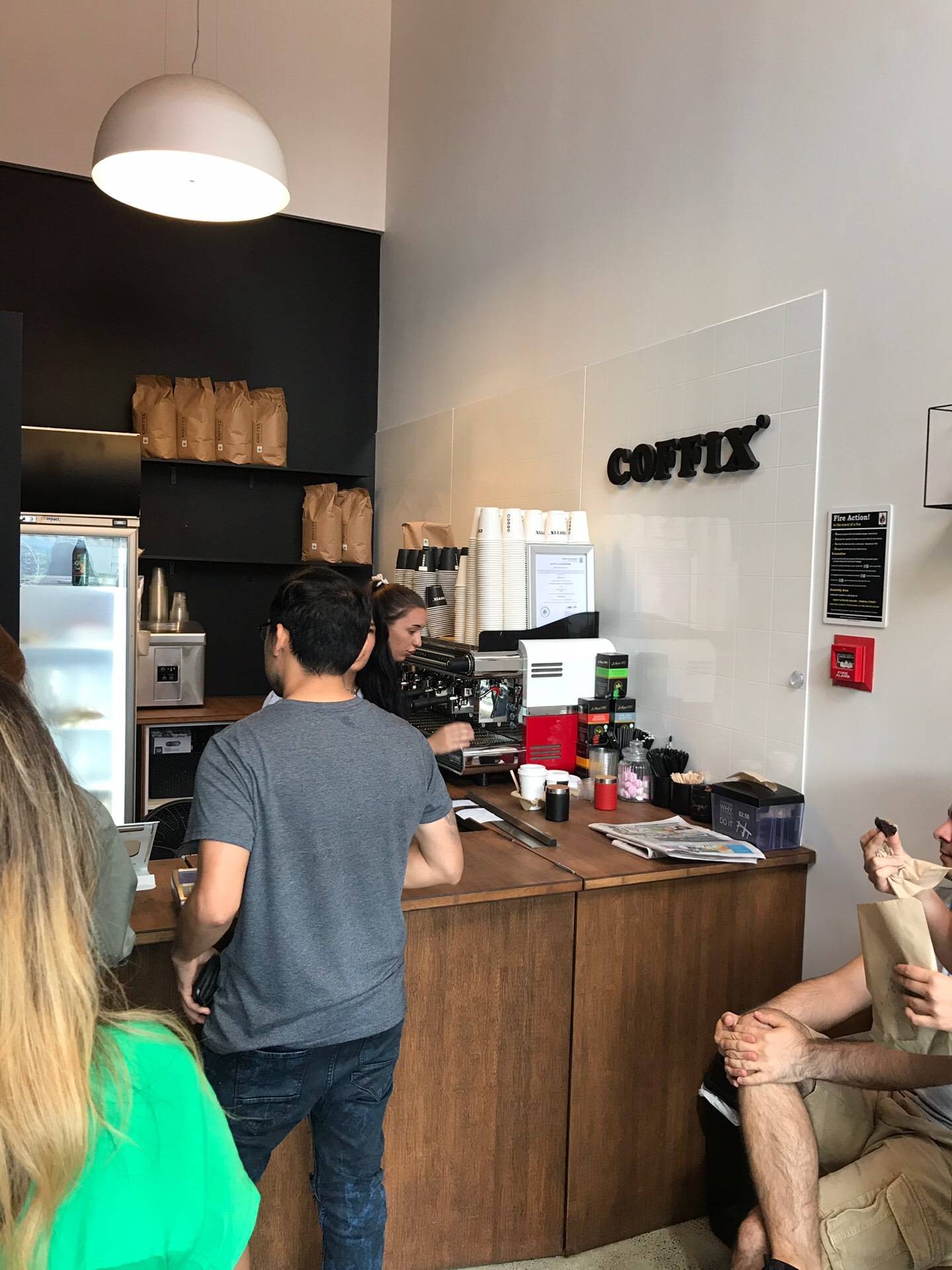 รีวิว Coffix Albert street, Auckland - ร้านกาแฟเล็กๆ แต่คนเยอะแยะนะจ๊ะ