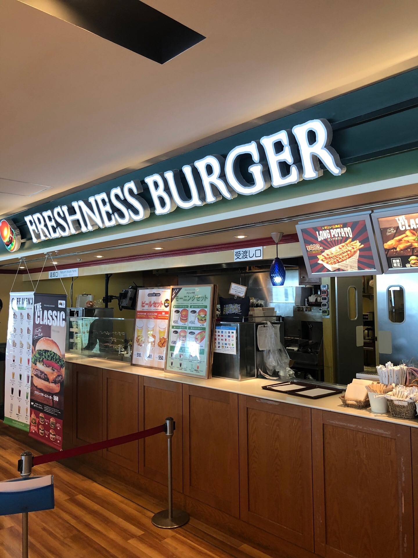 รีวิว Freshness Burger Chitose Airport - หาอะไรรองท้องก่อนขึ้นเครื่อง