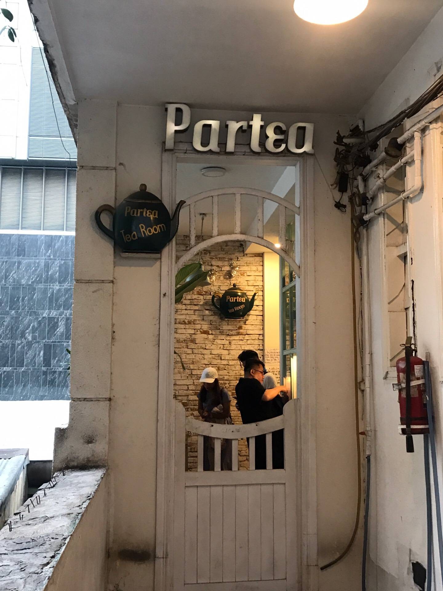 รีวิว Partea Tea Room - Partea ร้านน้ำชาที่ไม่ควรค่าให้ปีนบันไดขึ้นไปชิม