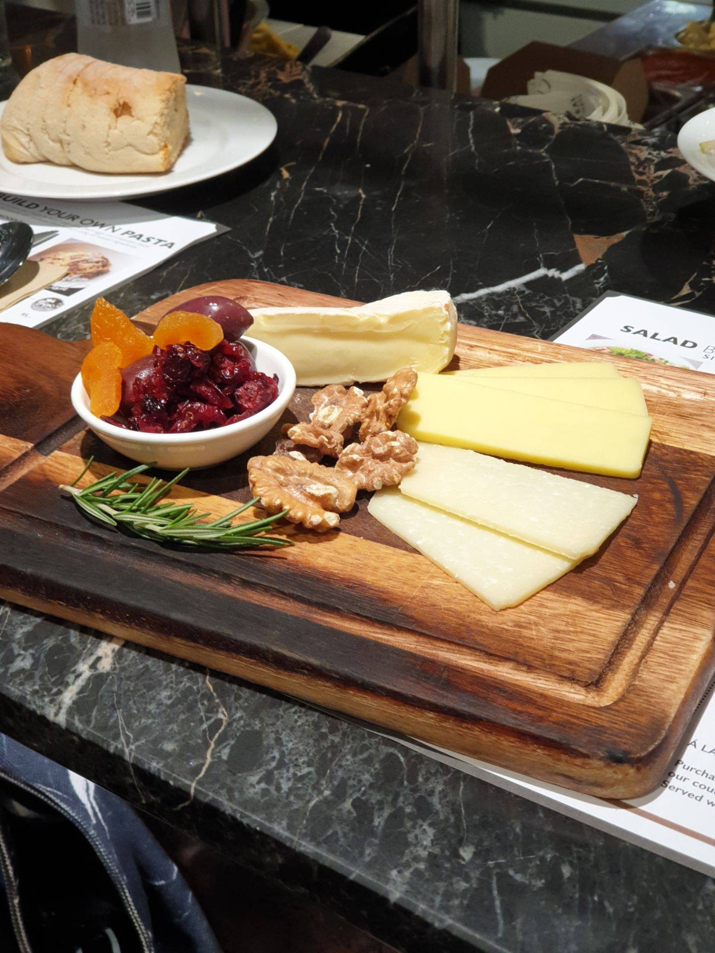 รีวิว Tops Eatery Chidlom - มันดีและมันถูก