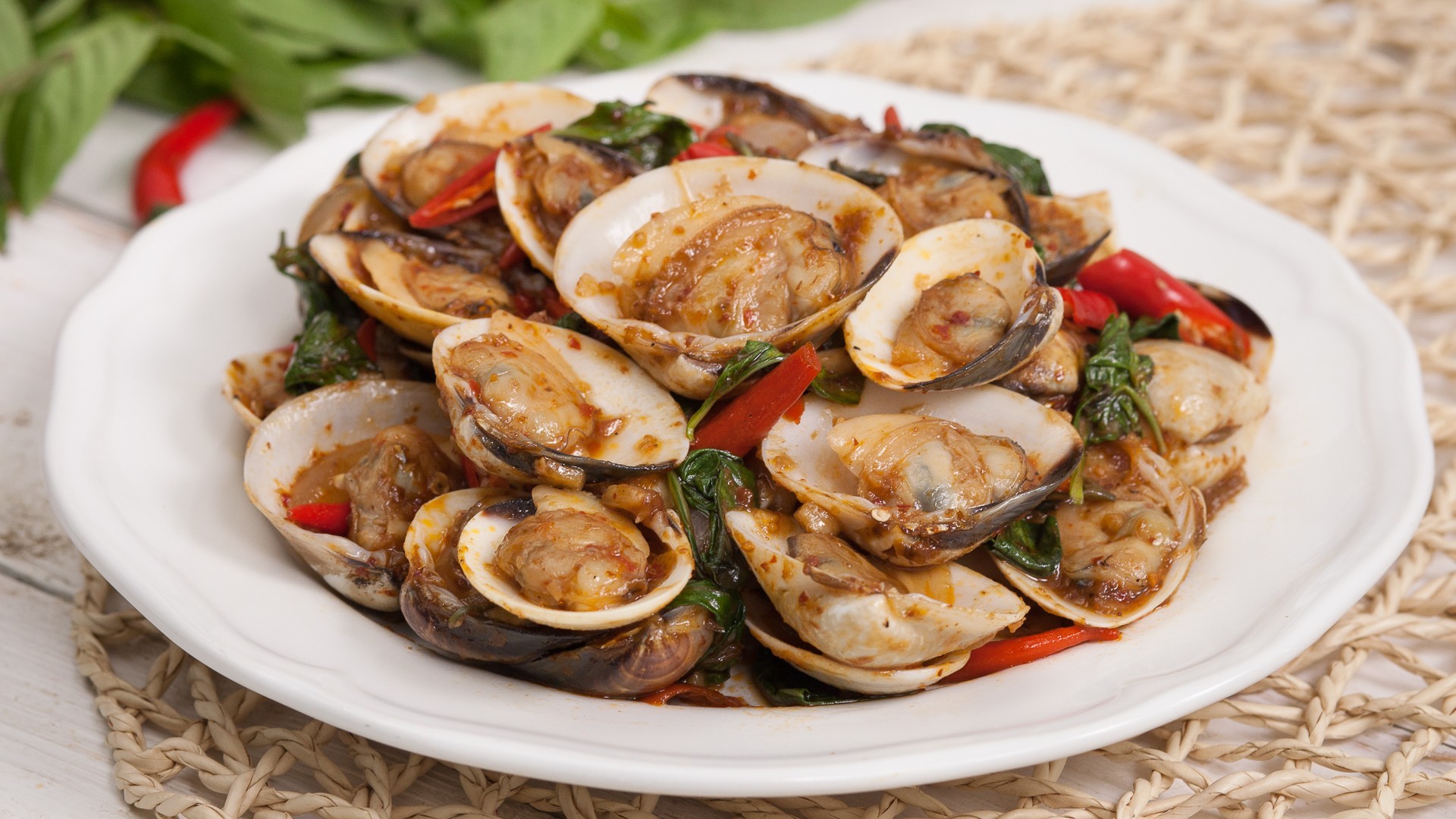 วิธีทำ “หอยตลับผัดน้ำพริกเผา” เมนูผัดรสเด็ด! เข้มข้นทุกคำ