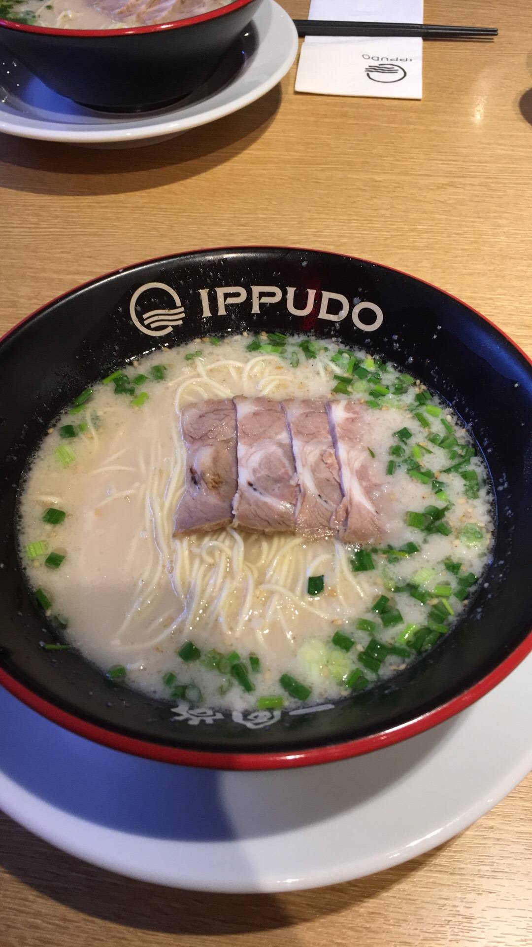 รีวิว Ramen Ippudo สีลม คอมเพล็กซ์ - น้ำซุกดีมากก