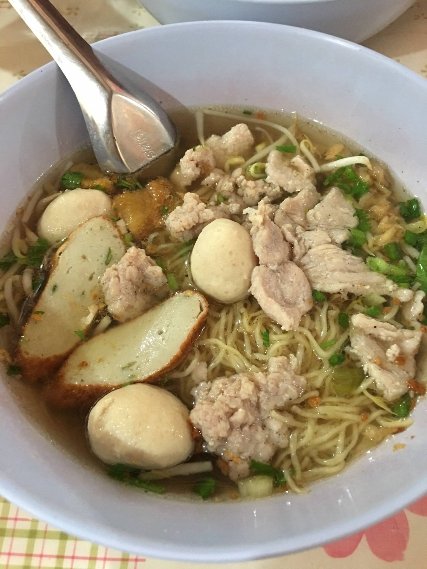 ร้าน เจ้เกียงเย็นตาโฟรสเด็ด ข้าวหมูแดง หมูกรอบ ข้าวมันไก่ หมูบ้าน ...