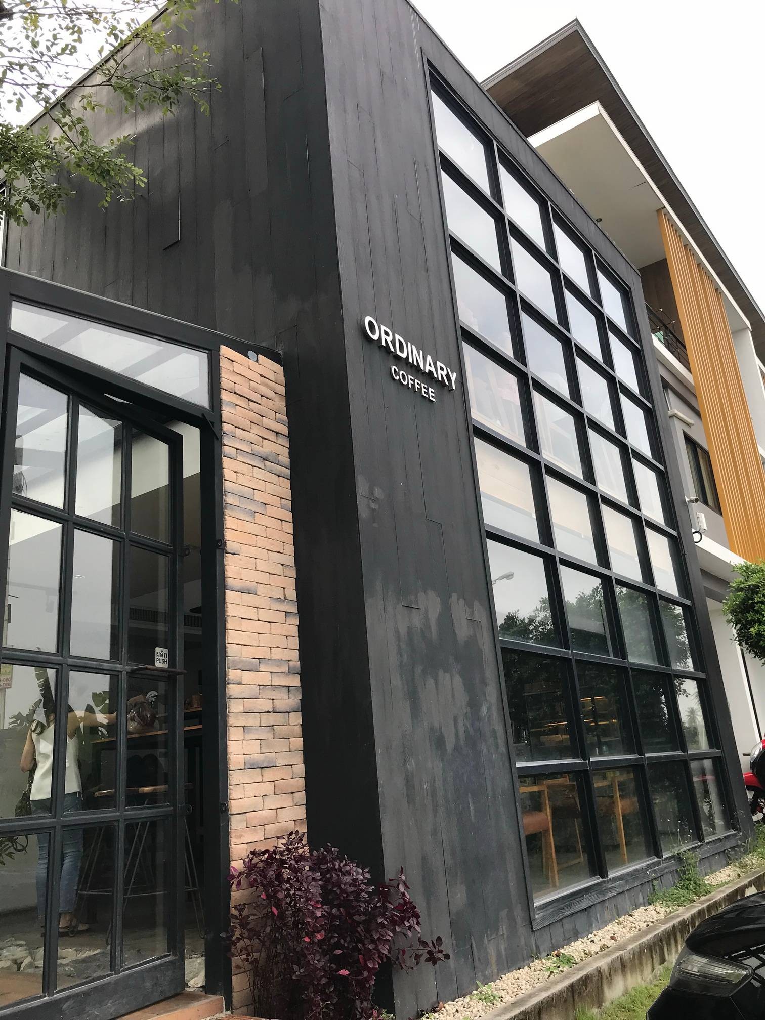 รีวิว Ordinary Coffee - กาแฟดี ร้านสวย บรรยากาศดี แต่พนักงานงงๆ