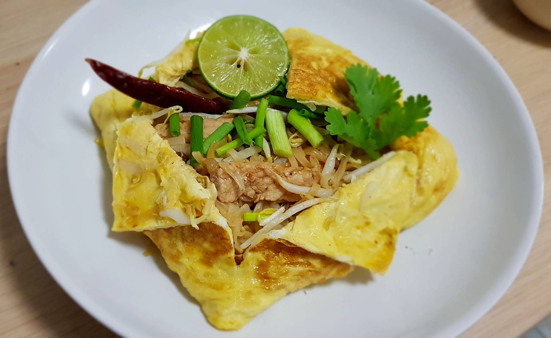 สูตร ไข่ห่อผัดหมี่โคราช 🐽 พร้อมวิธีทำโดย DawDaw Homemade - Wongnai Cooking