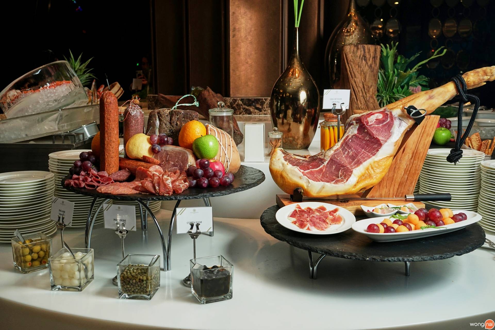 The Berkeley Dining Room บุฟเฟ่ต์โรงแรมอิ่มปูยักษ์ไม่จำกัดเวลา