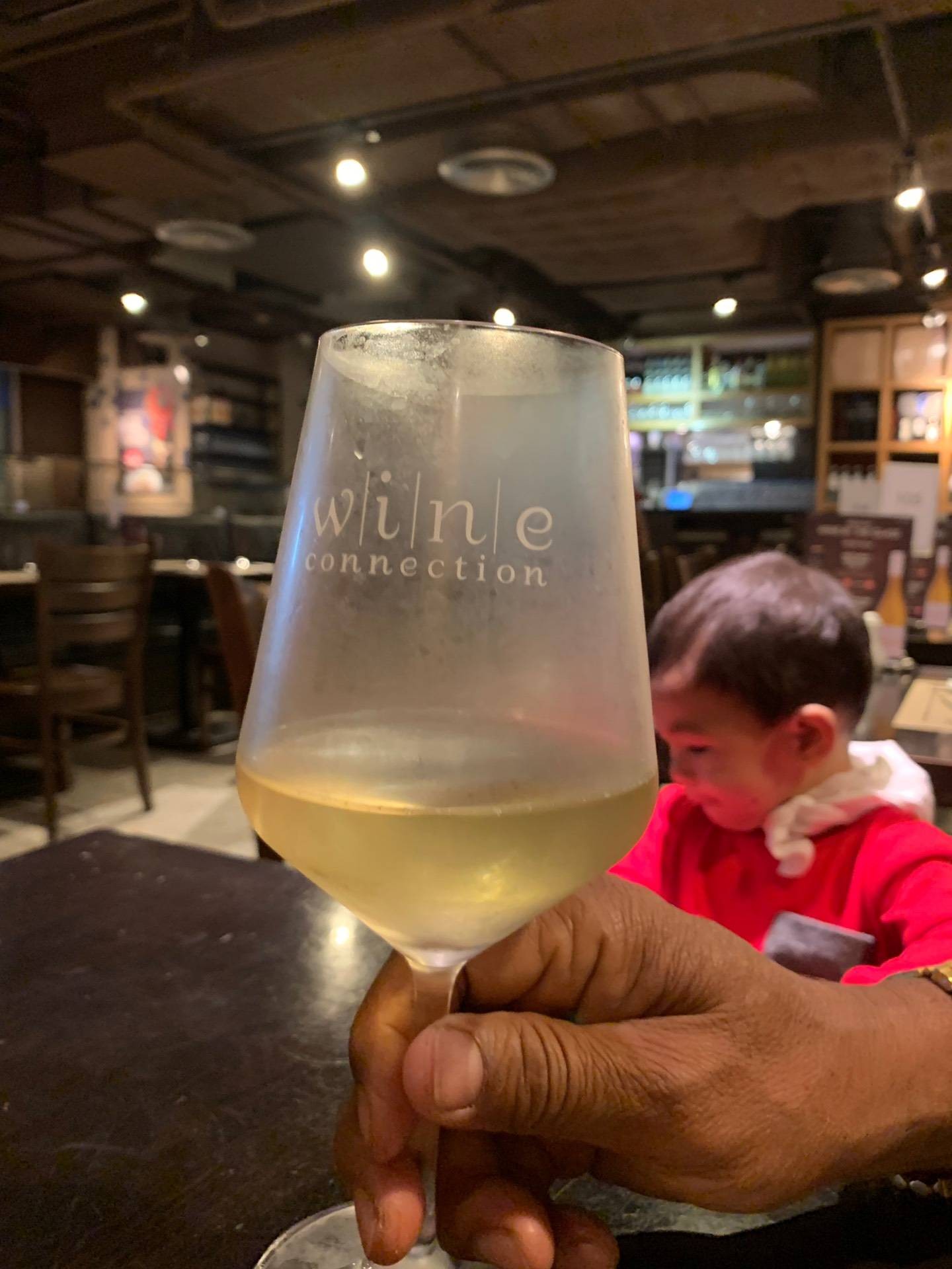 ไวน์ขาว • รสชาตินุ่มละมุนลิ้น ร้าน Wine Connection Silom Complex