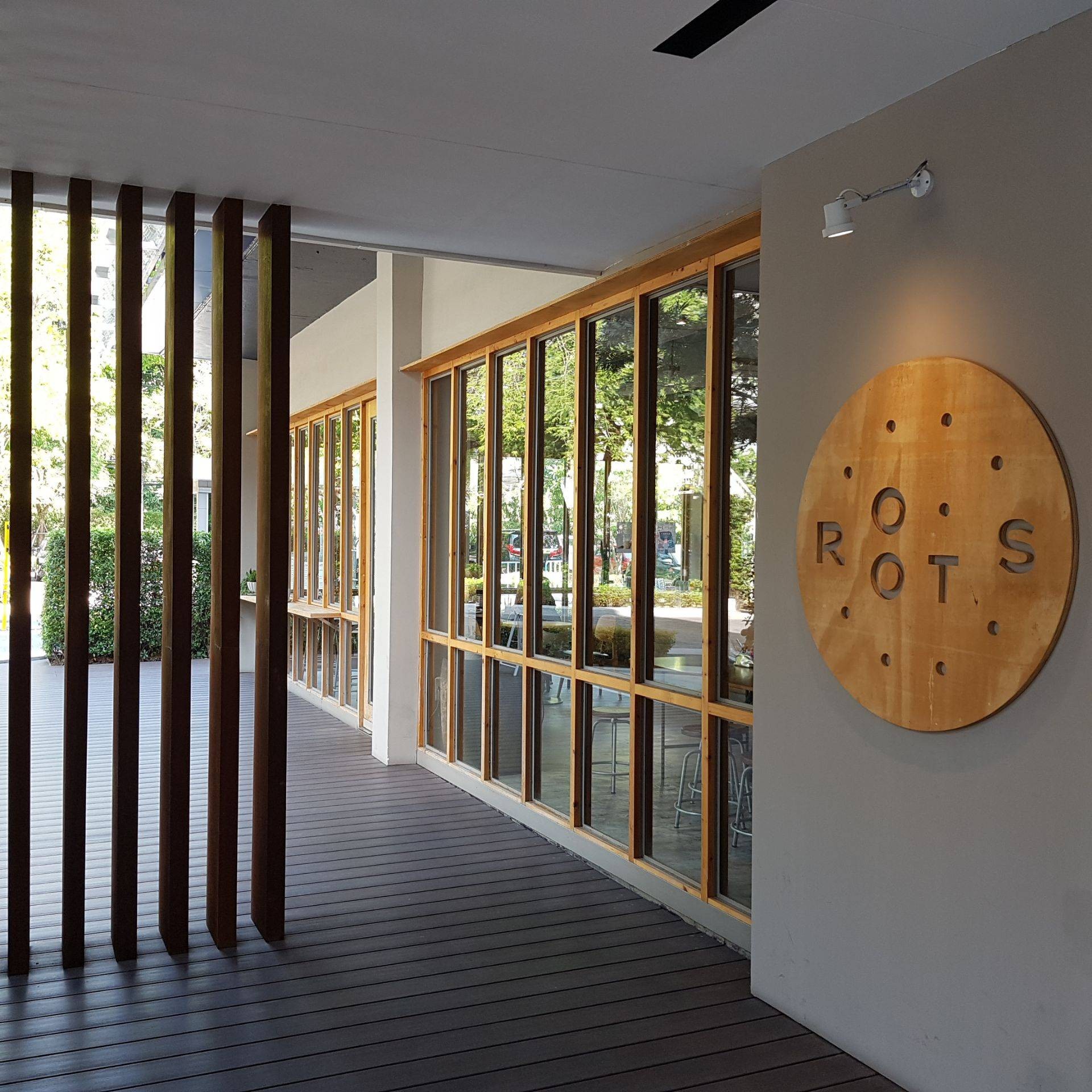 รีวิว Roots at Sathon Bhiraj Sathon - นำเสนอกาแฟไทยได้ดีค่ะ