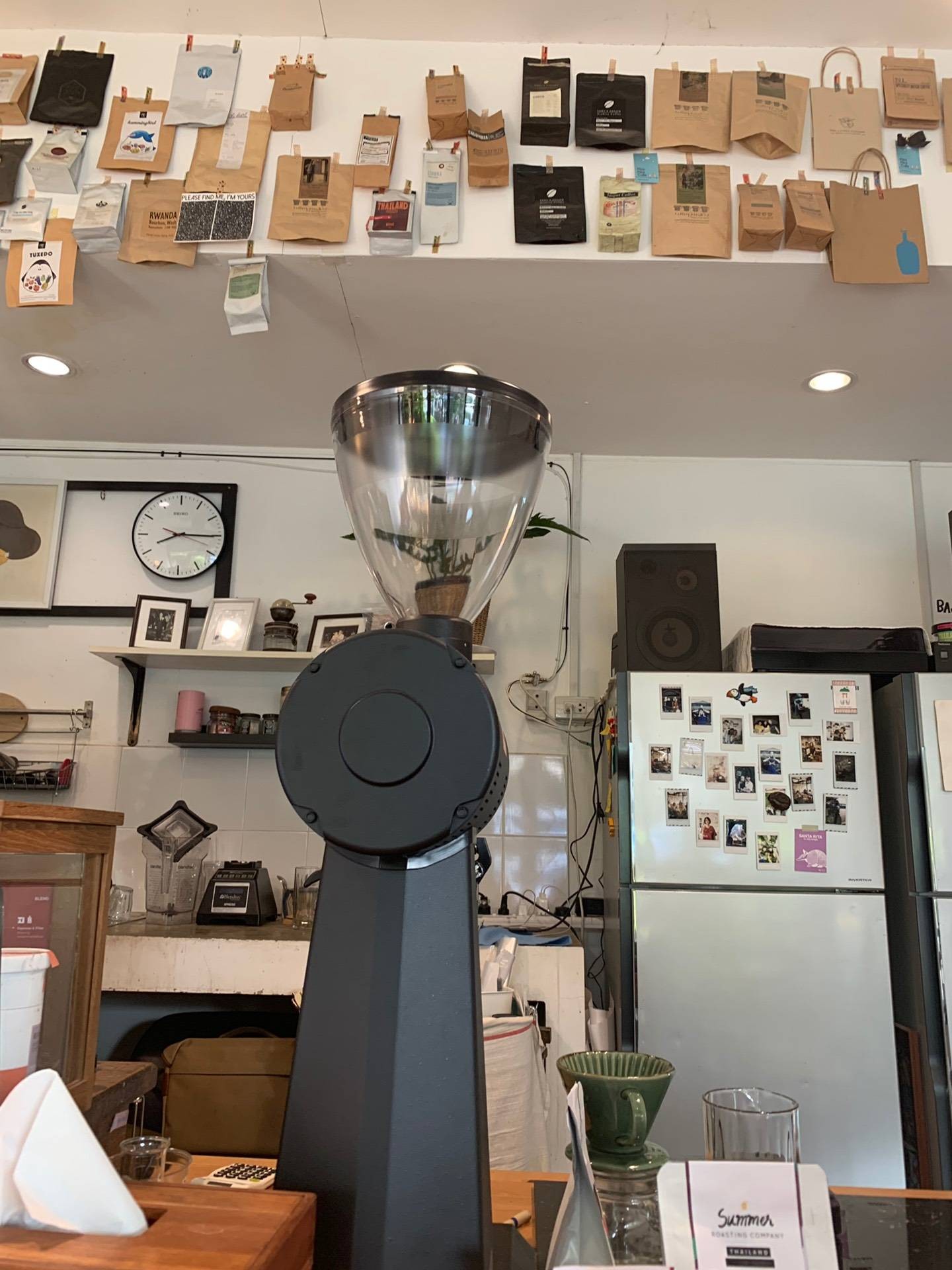 รีวิว Basic Space Coffee - กาแฟ + น้ำมะพร้าว แท้ๆ เปิดบริการแต่เช้า