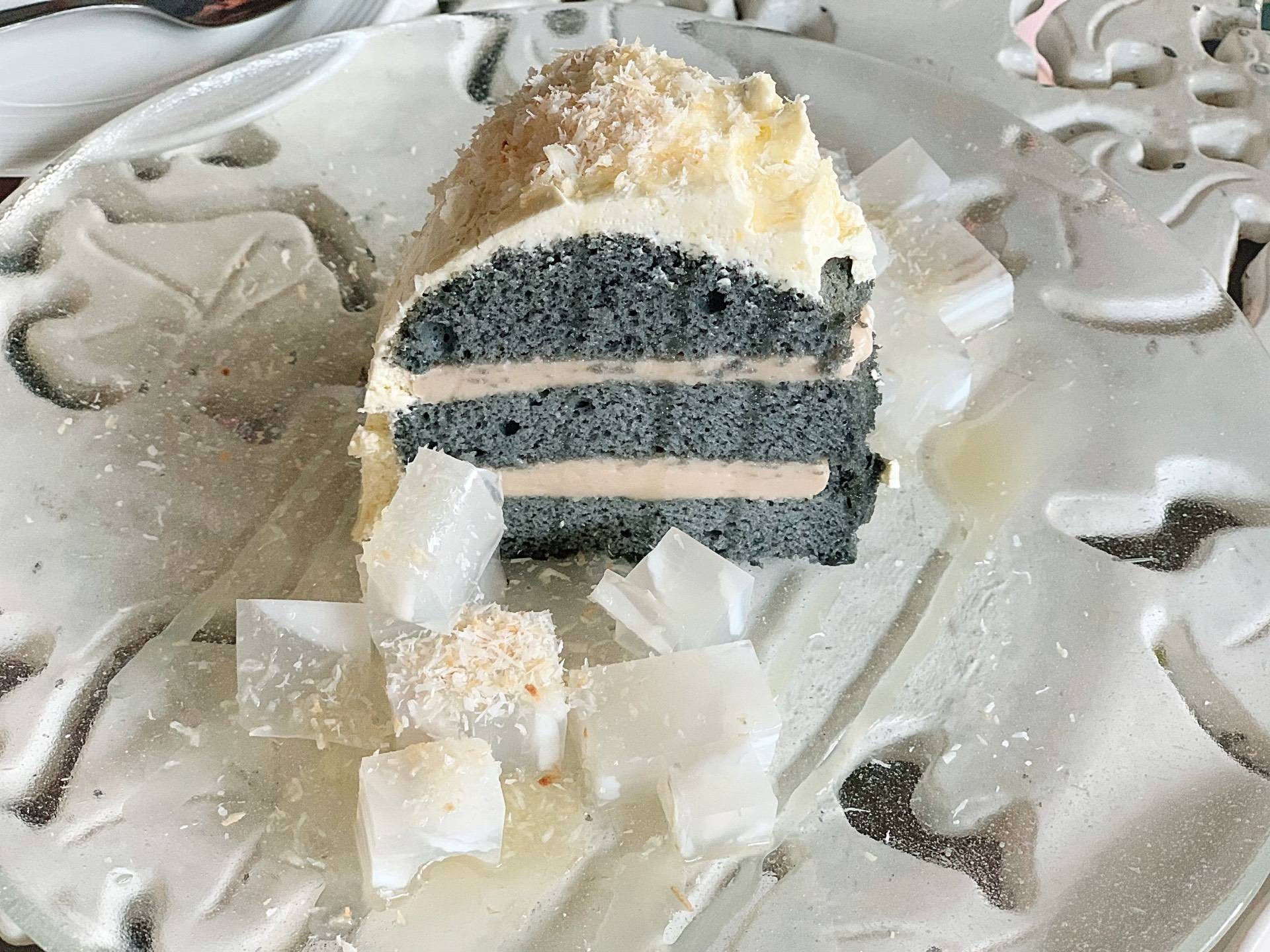 รีวิว Tree Tales Cafe พัทยา นาเกลือ - เค้กมะพร้าวอร่อย ลมเย็นสบาย เงียบสงบ