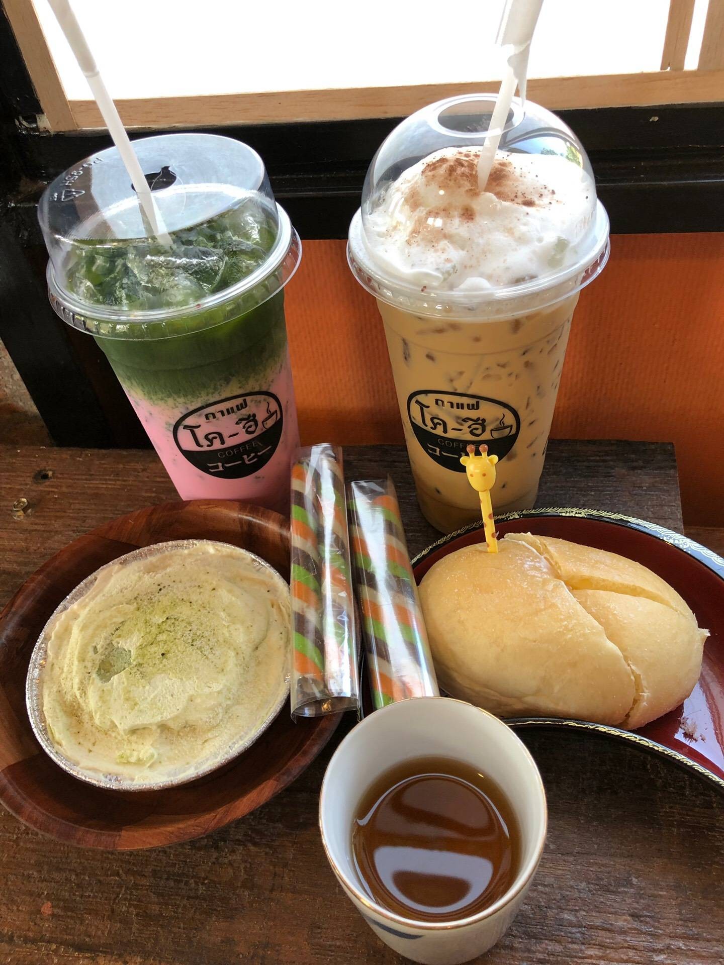 รีวิว โคฮี コーヒーcoffee by kero. - ชาเขียวอร่อย หวานน้อย ชอบมากค่ะ ขนมปังหอมเนยมาก