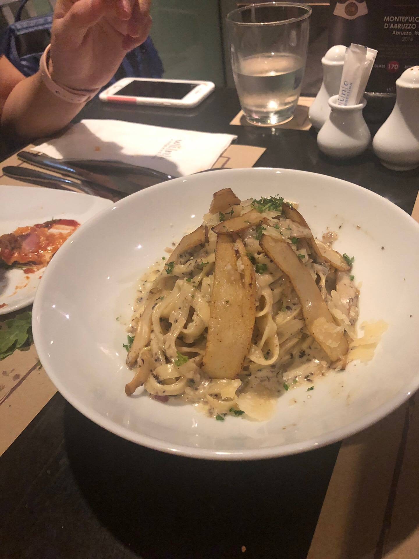 รีวิว Wine Connection Silom Complex - Pizza, spaghetti , cheese stick ...