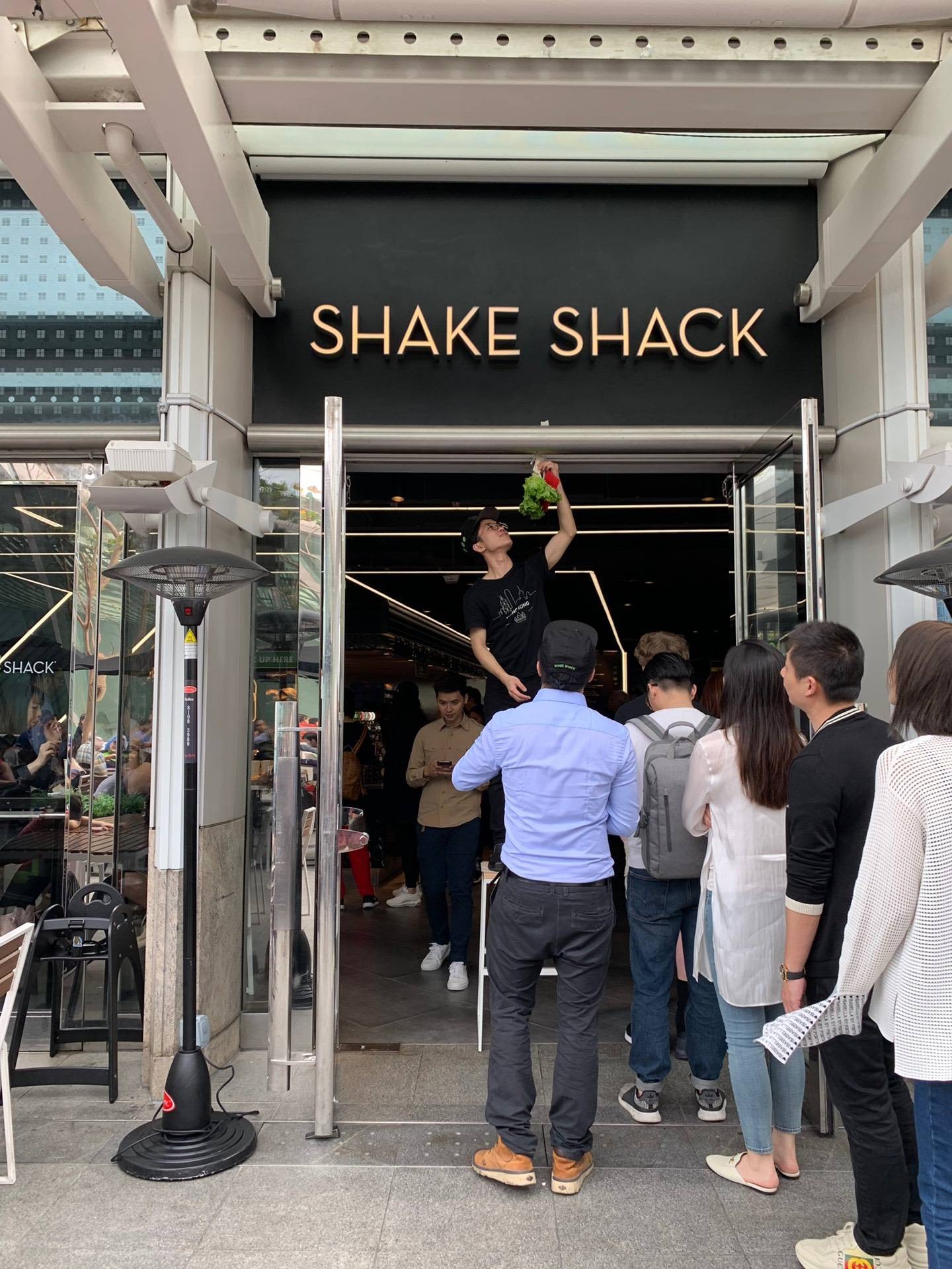 รีวิว Shake Shack IFC mall - คิวยาวมากกกกก มากๆเลยจ้ะแม่จ๋า