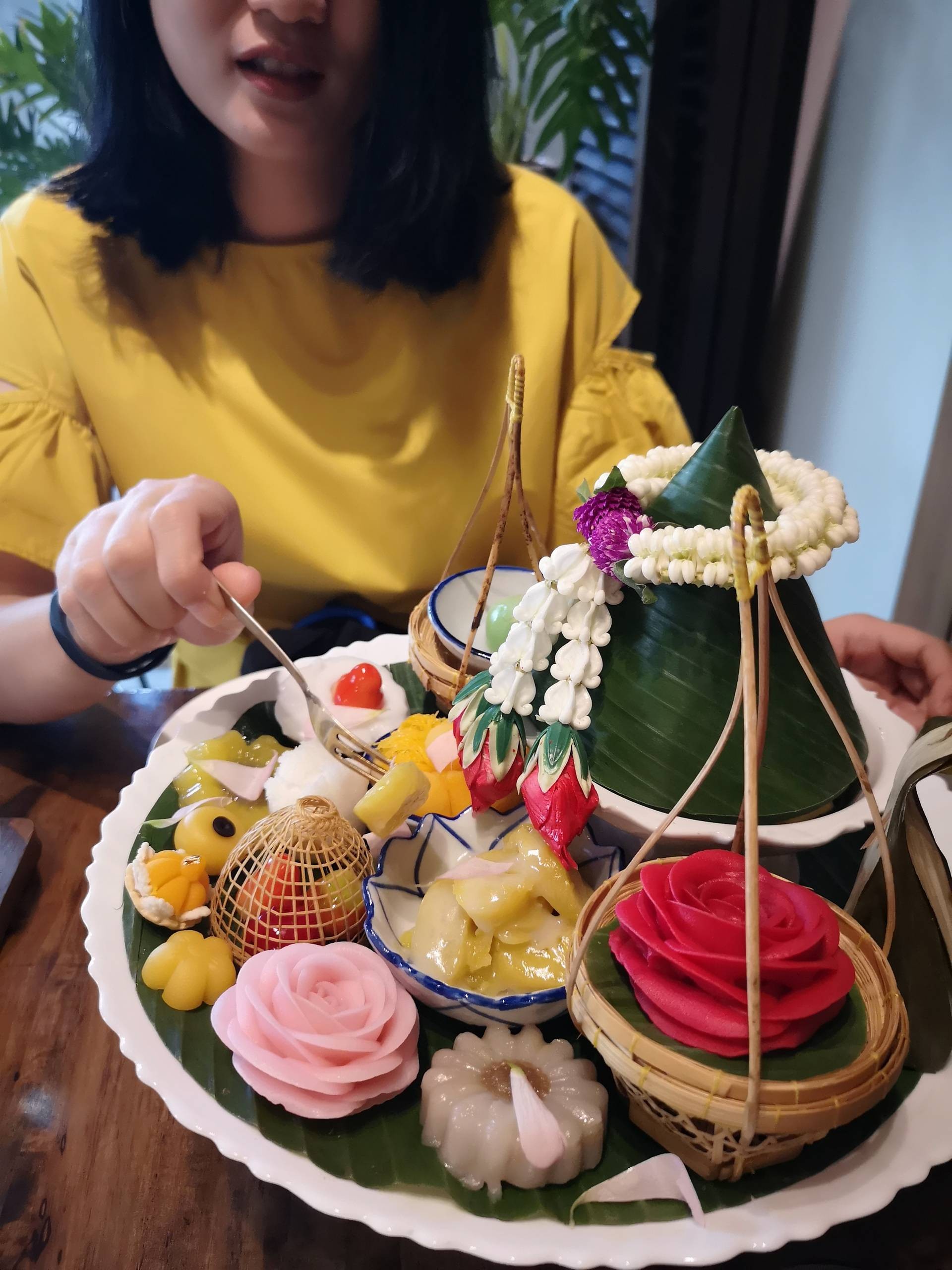 รีวิว Cher Cheeva Head Quarter - ร้านสวย ขนมอร่อย แต่ราคาแรงใช้ได้เลย