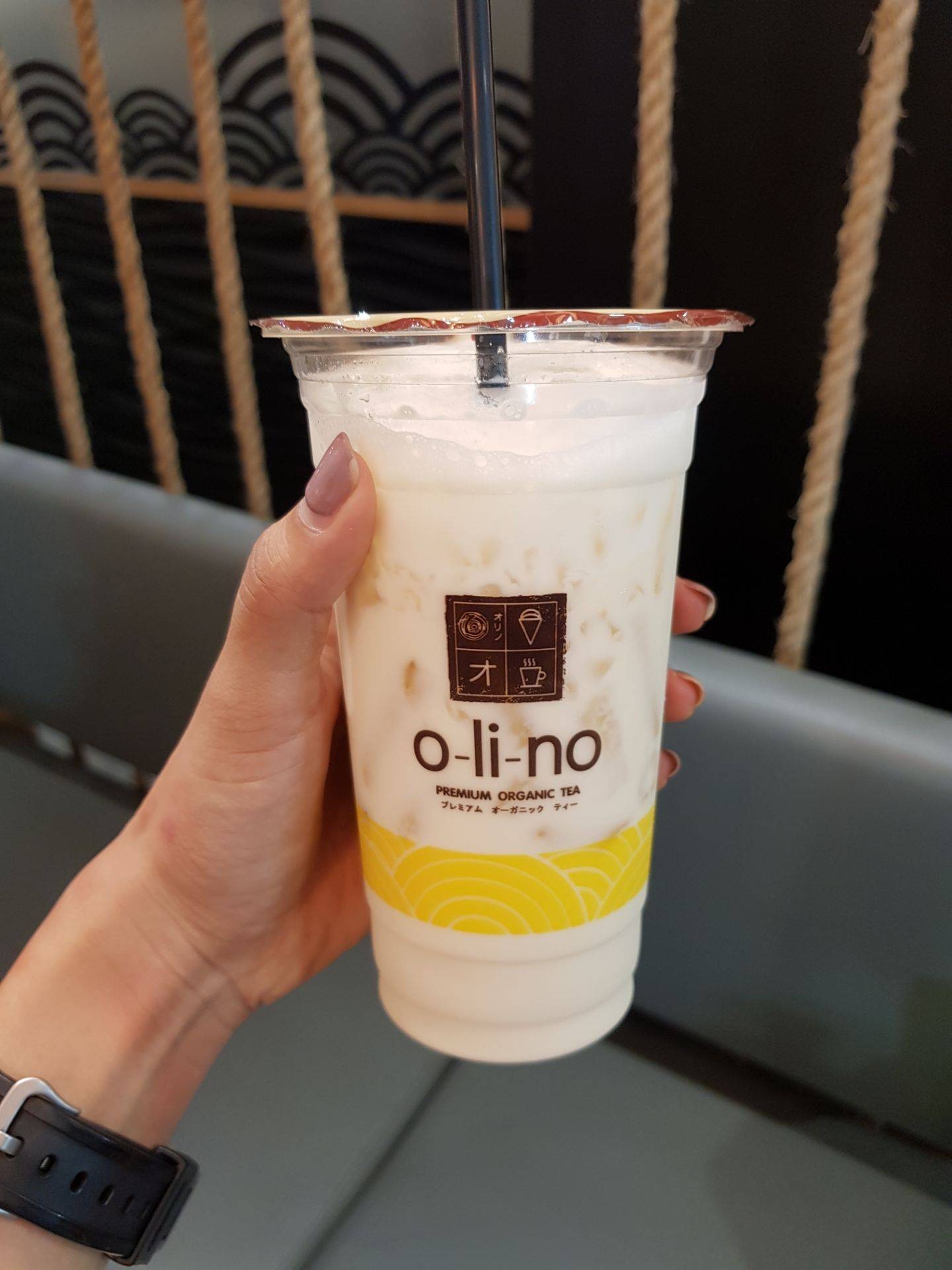 ชานมข้าวหอม ร้าน Olino Crepe & Tea แฟชั่นไอส์แลนด์