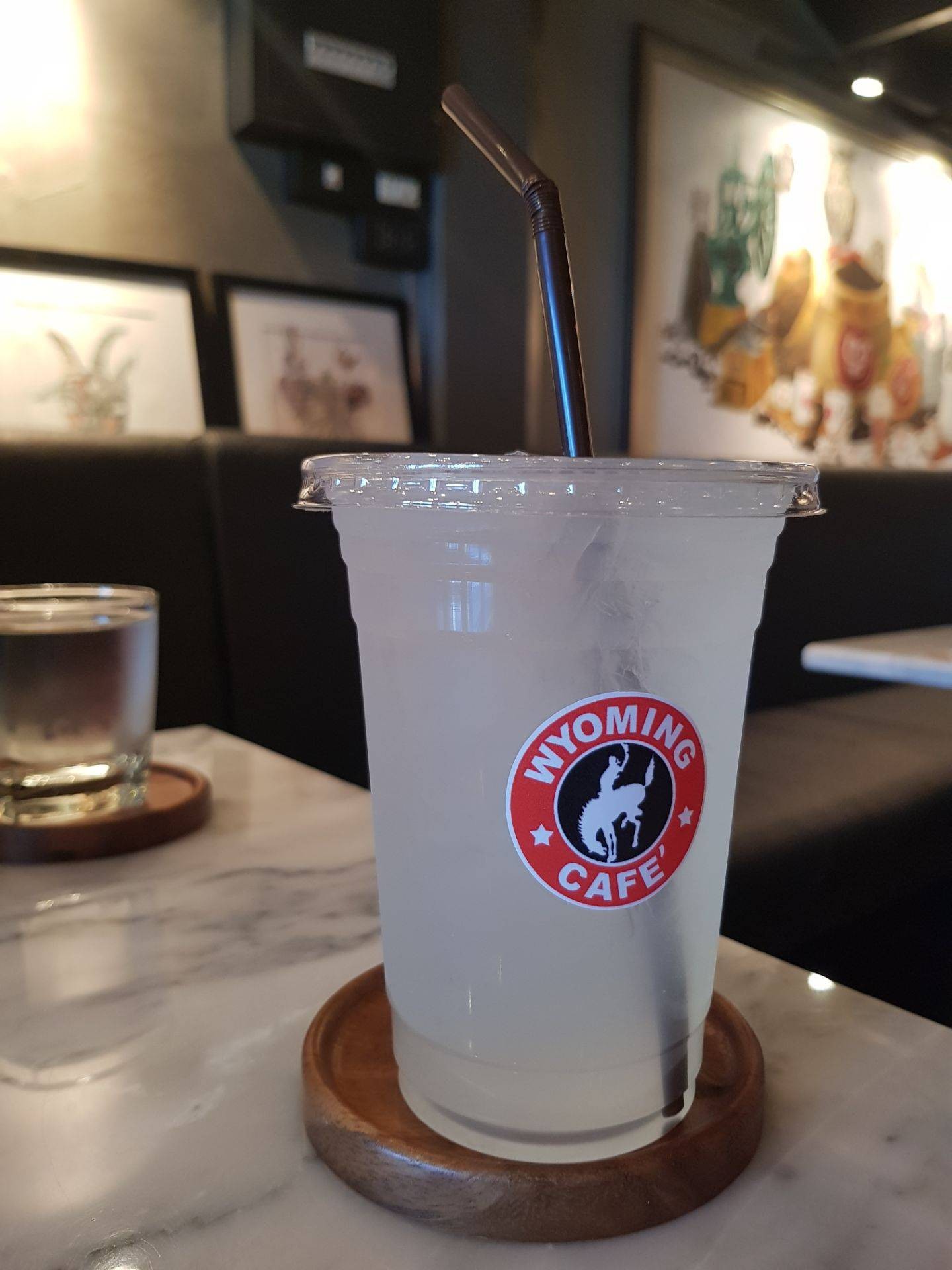 รีวิว Wyoming pub & cafe - สไตล์ลอฟล์ 2 ชั้น นั่งสบายย