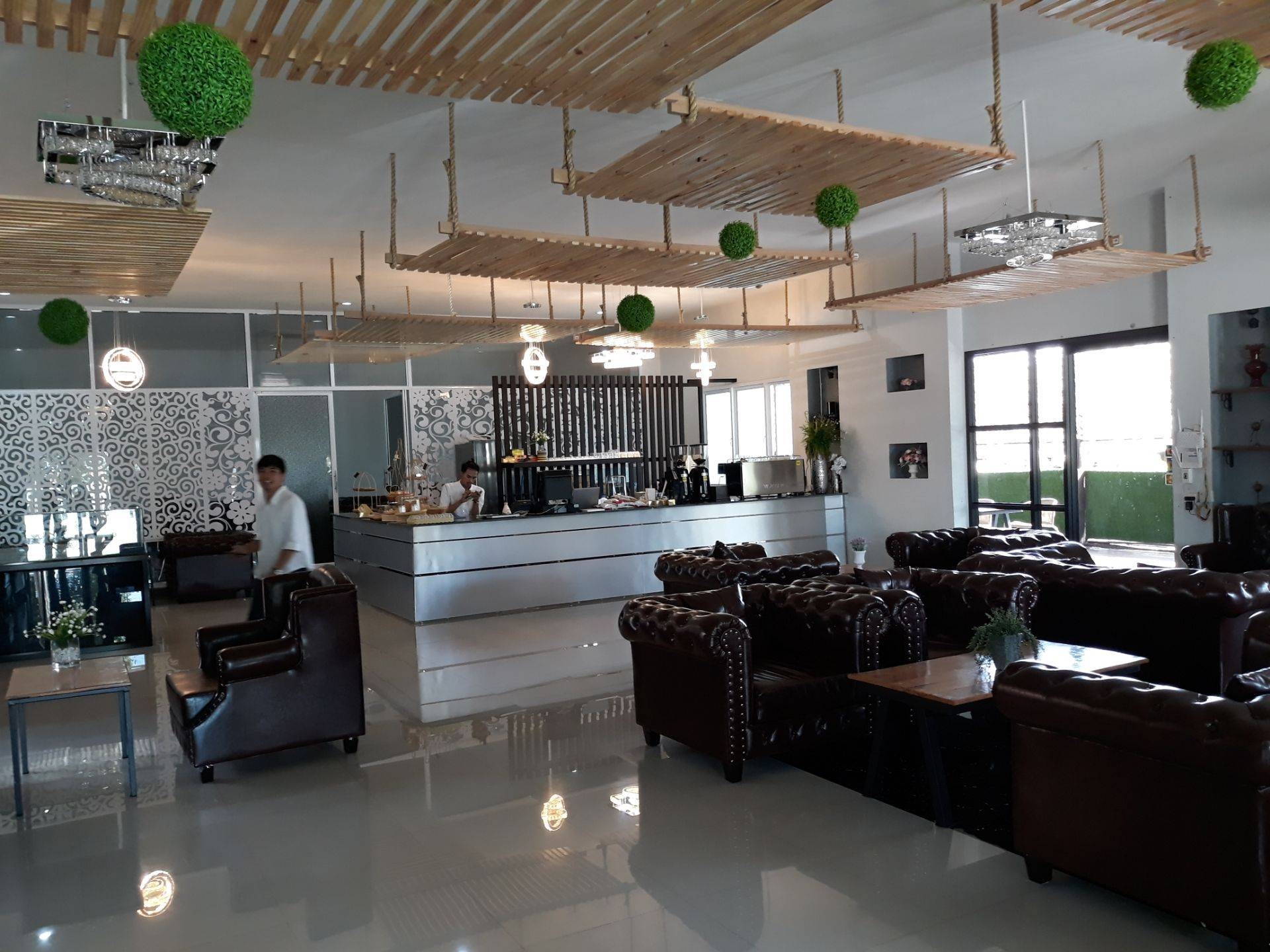 รีวิว Dafé Coffee & Jewelry - ร้านกาแฟหรูหรา กลิ่นกาแฟหอมๆ ขนมอร่อย และ ...