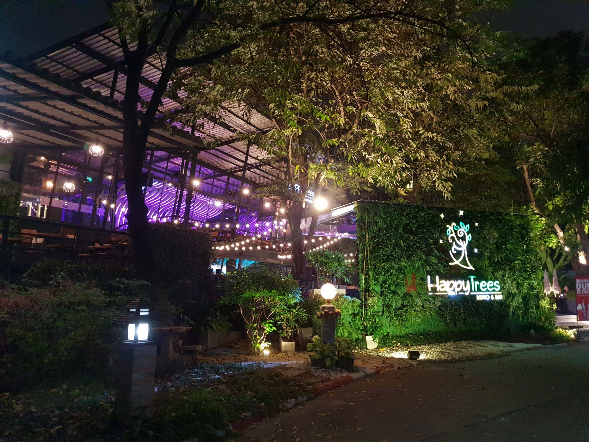 รีวิว Happy trees Bistro&bar - ร้านนั่งชิล ตกแต่งสวย อาหารรสชาติดี