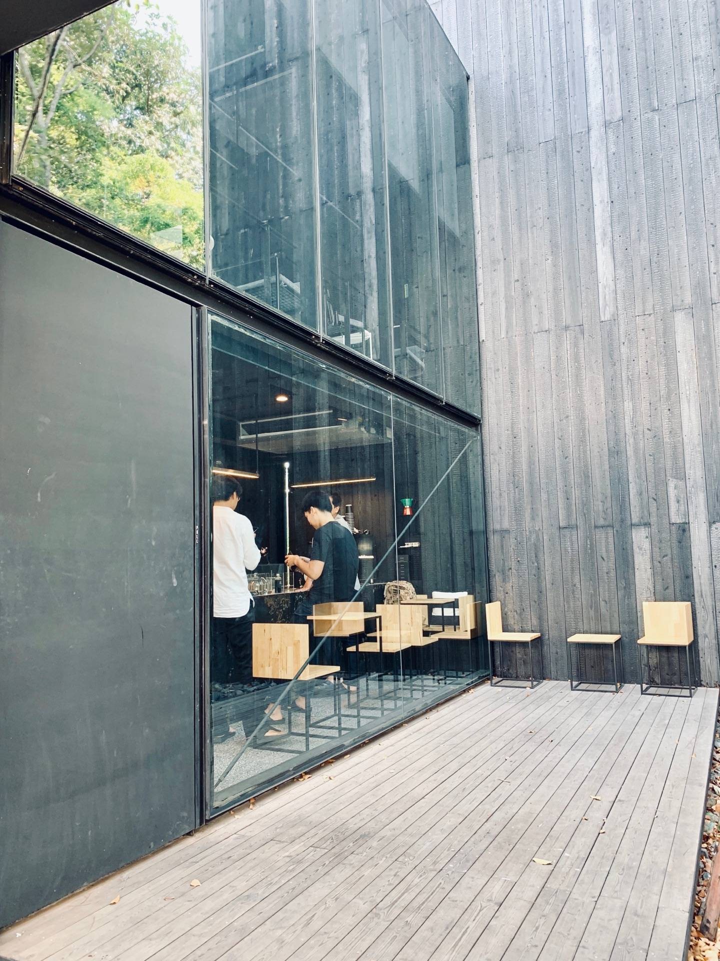 รีวิว Modernism Cafe - ความเท่ห์ของร้านและความดีงามของกาแฟ