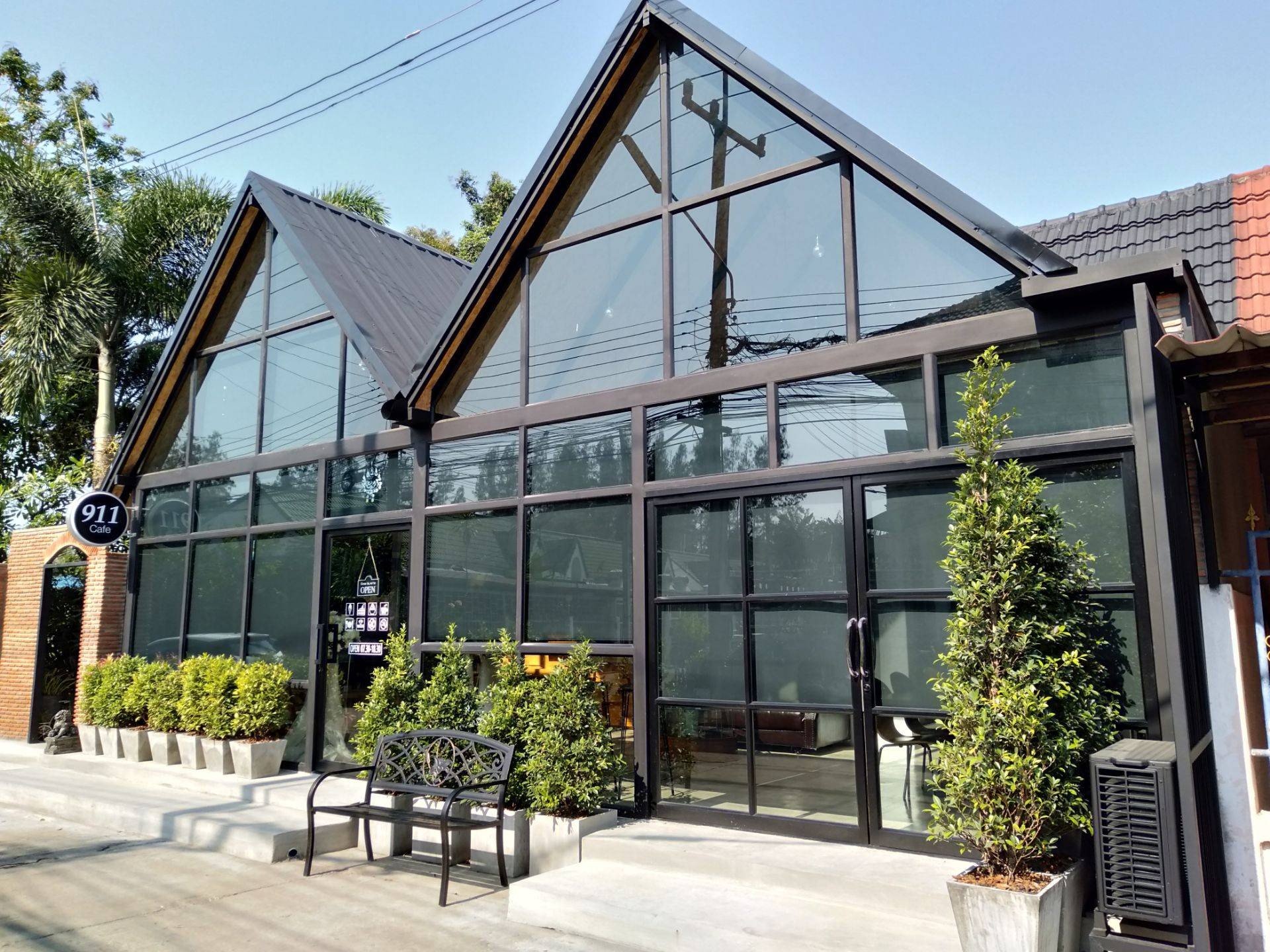 รีวิว 911 Cafe' - คอฟฟี่&เค็ก&ปังปิ่ง