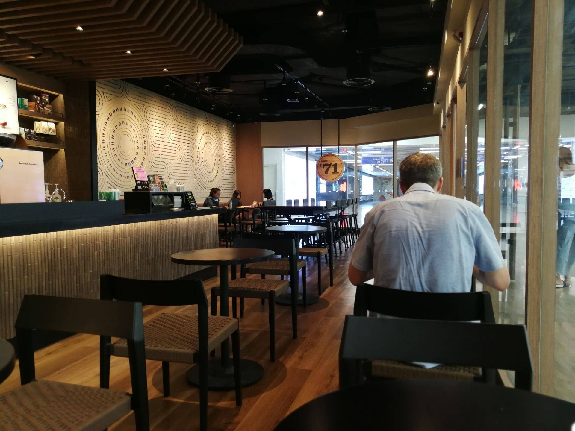 รีวิว Starbucks MRT Chatuchak Park Exit2 and 3 - แวะพัก MRT จตุจักร