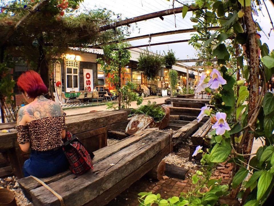 ร้าน Aden Bar Tevada Sthan ตลาดรถไฟศรีนครินทร์ | รีวิวร้านอาหาร