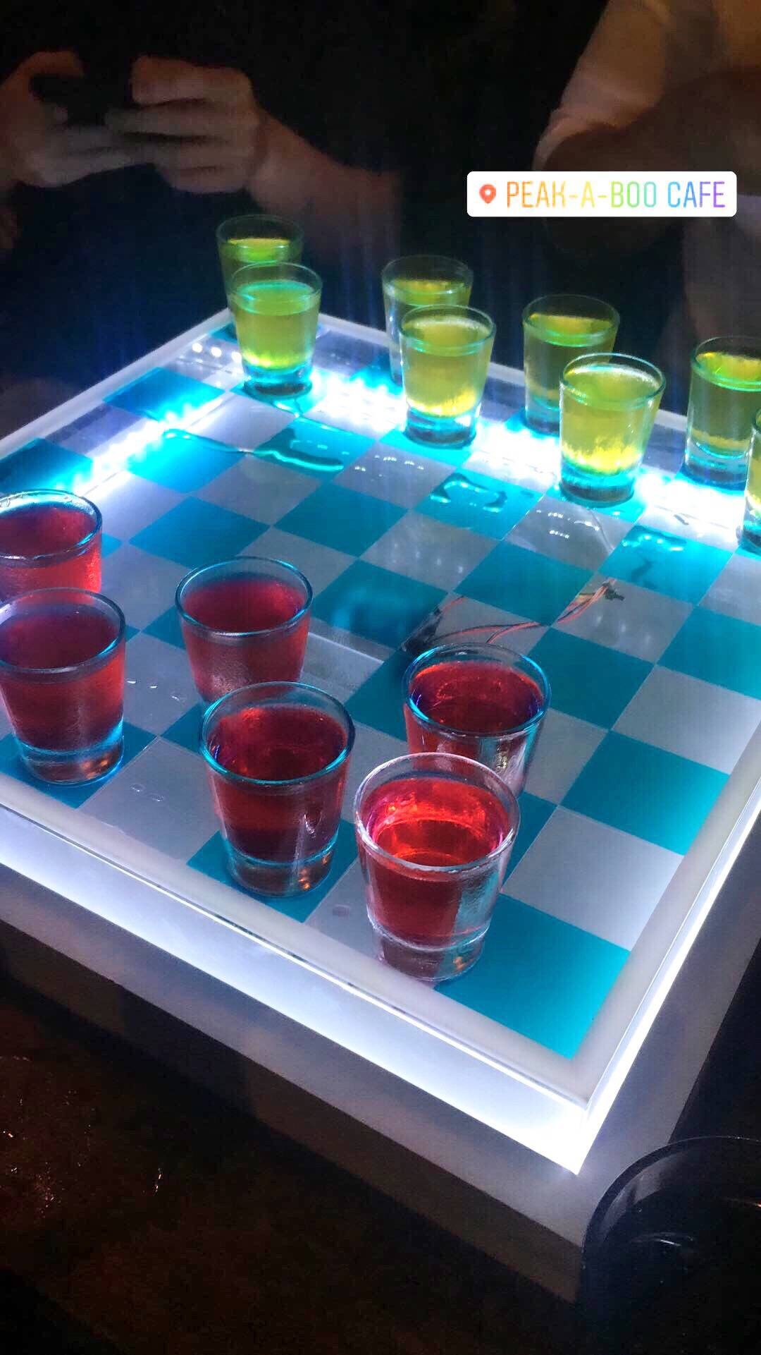 Peak A Boo Chess Drinking Game ร้าน Peak-A-Boo Bar - Wongnai