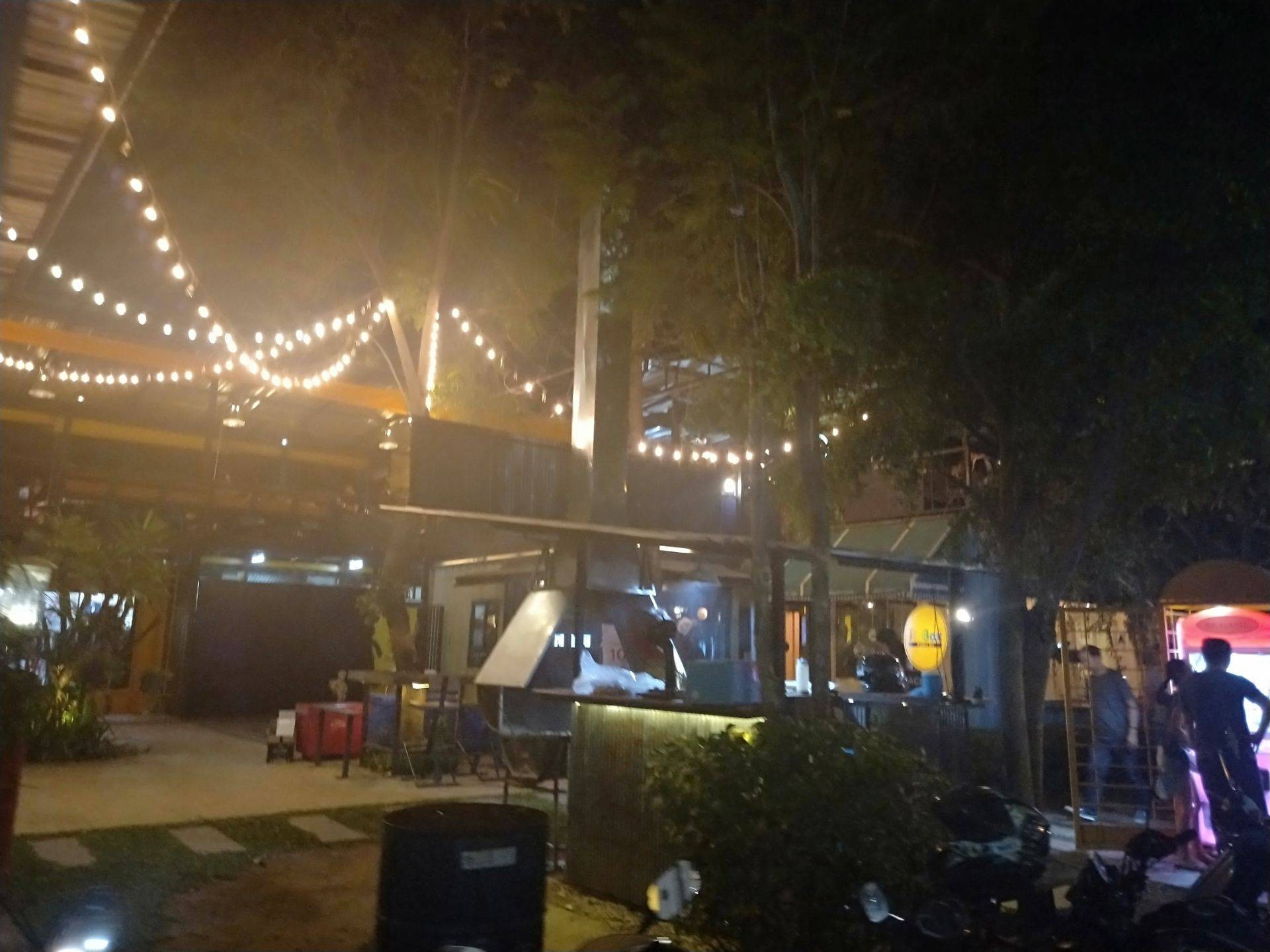 รีวิว Inbox Coffee Bar - สังสรรกับเพื่อนฝูง