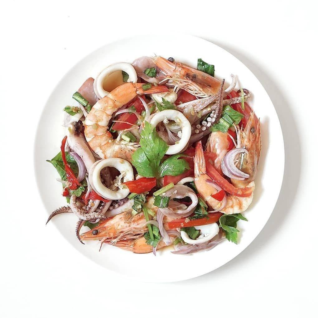 สูตร ยำสองสหายกุ้งหมึก พร้อมวิธีทำโดย ZOMX - Wongnai Cooking