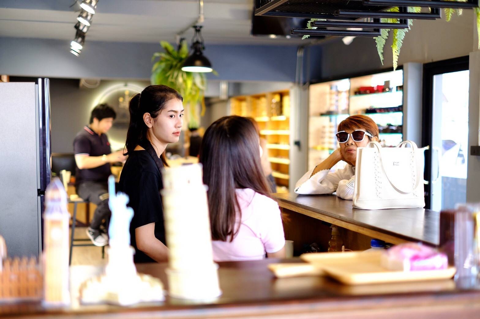 รีวิว simply cafe ลาดพร้าว-วังหิน68 - บรรยากาศดี แว่นสวย กาแฟก็อร่อย