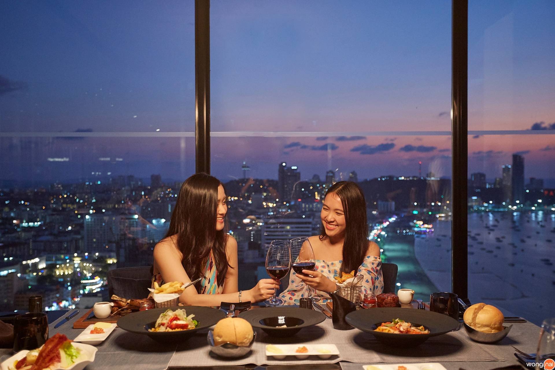รูป Horizon Rooftop Restaurant & Bar, Hilton Pattaya