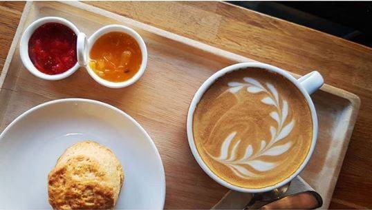 รีวิว Unbranded Cafe - scone อร่อย กาแฟดี บรรยากาศน่านั่ง