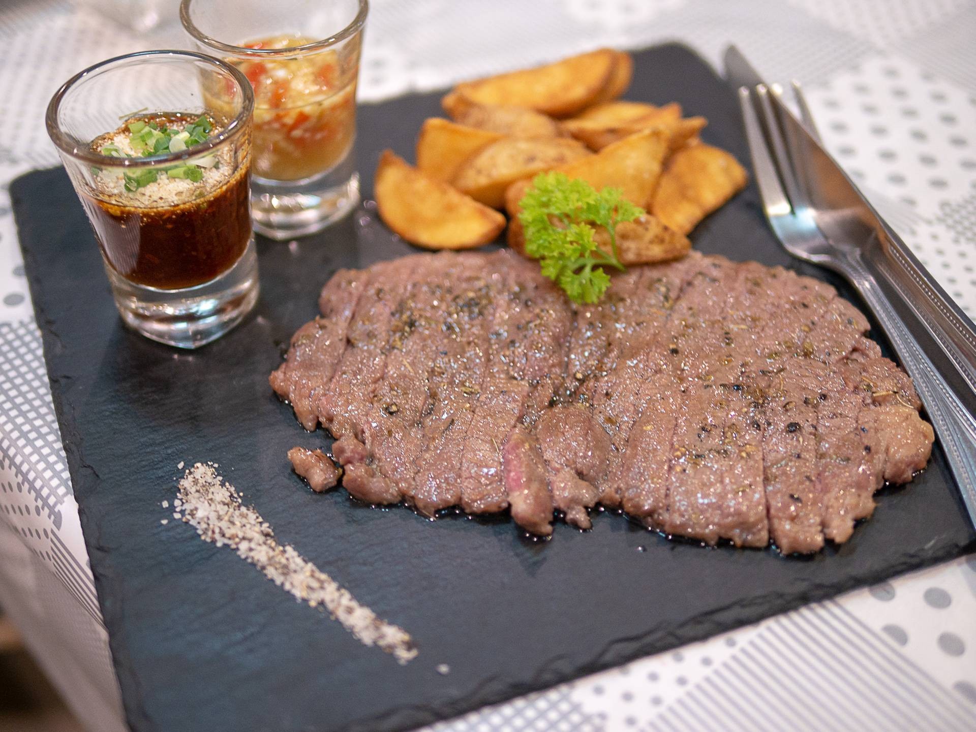 สเต๊กเนื้อวากิว ร้าน Chef Plus Cafe'&Bistro