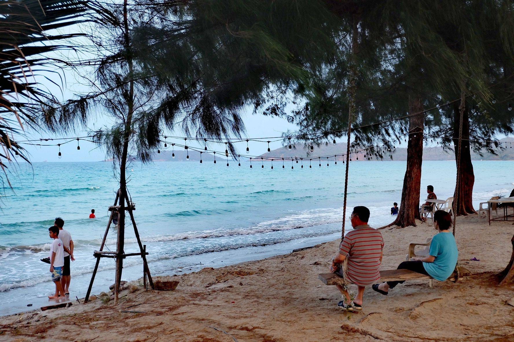 รูป หาดน้ำใส