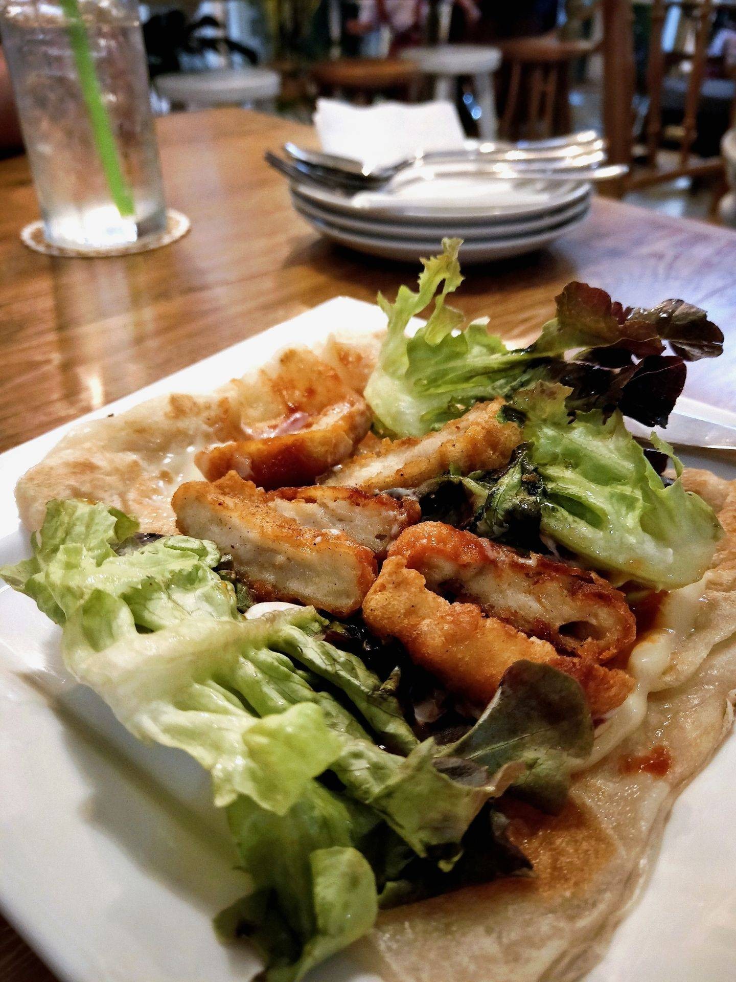 สลัดไก่กรอบ ร้าน Mama made Roti by Kahava Cafe ปั๊มบางจาก เย็นอากาศ