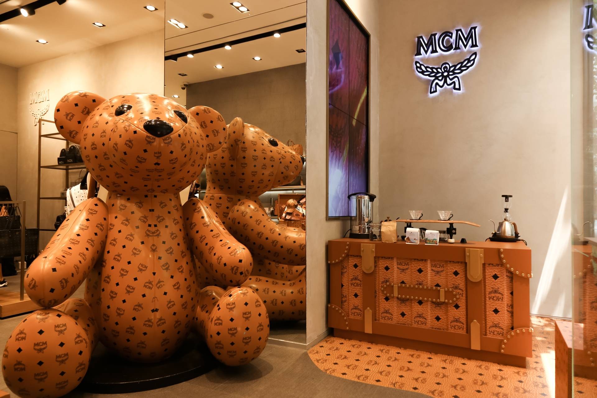 เปิดตัว “MCM Cafe” คาเฟ่สุดชิกจากแบรนด์เครื่องหนังสุดฮิป ณ Emquatier