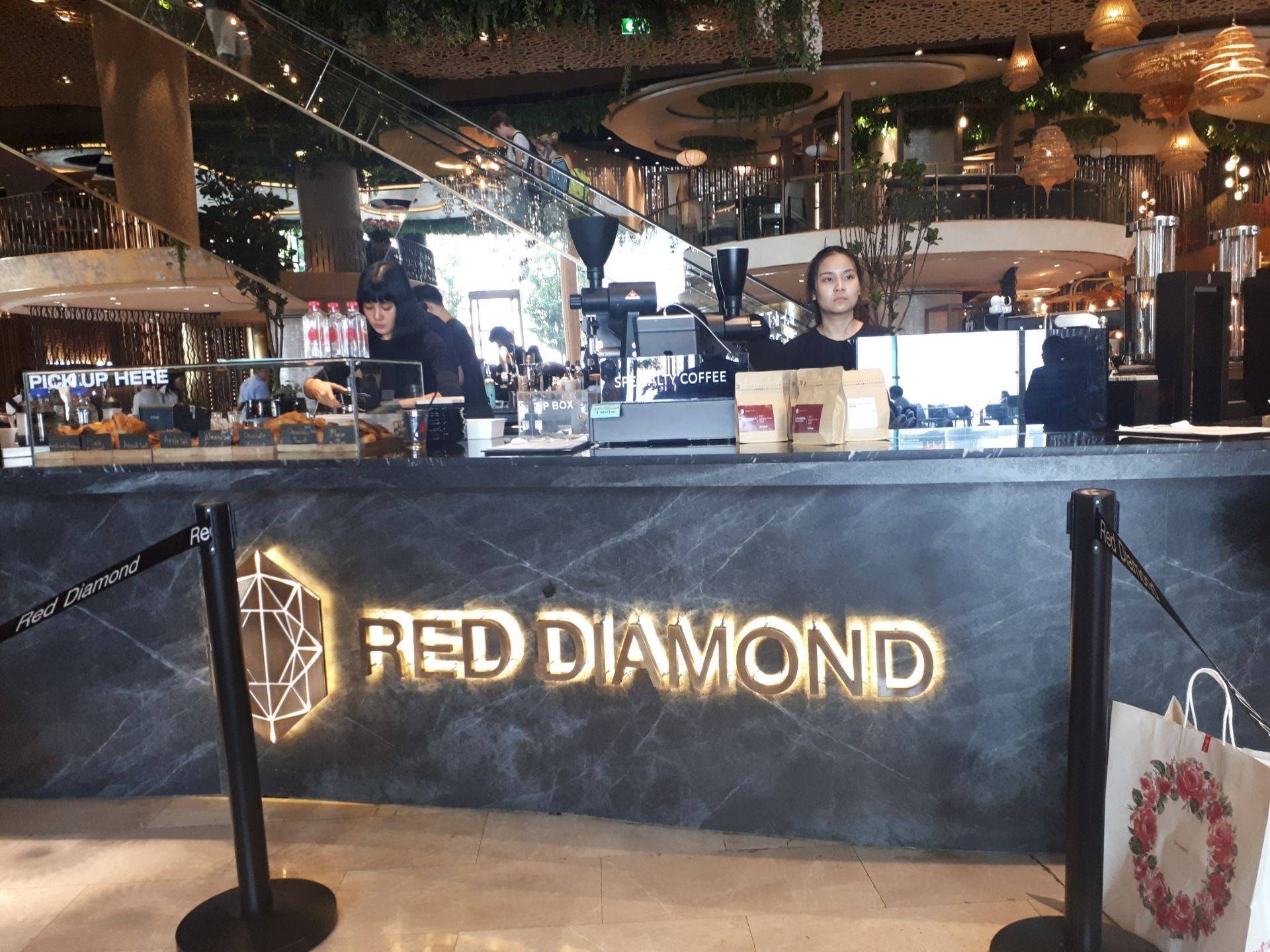 รีวิว Red Diamond Cafe ทองหล่อ - หอม,เข้มข้นเลือกระดับความเข้มได้ แต่ ...