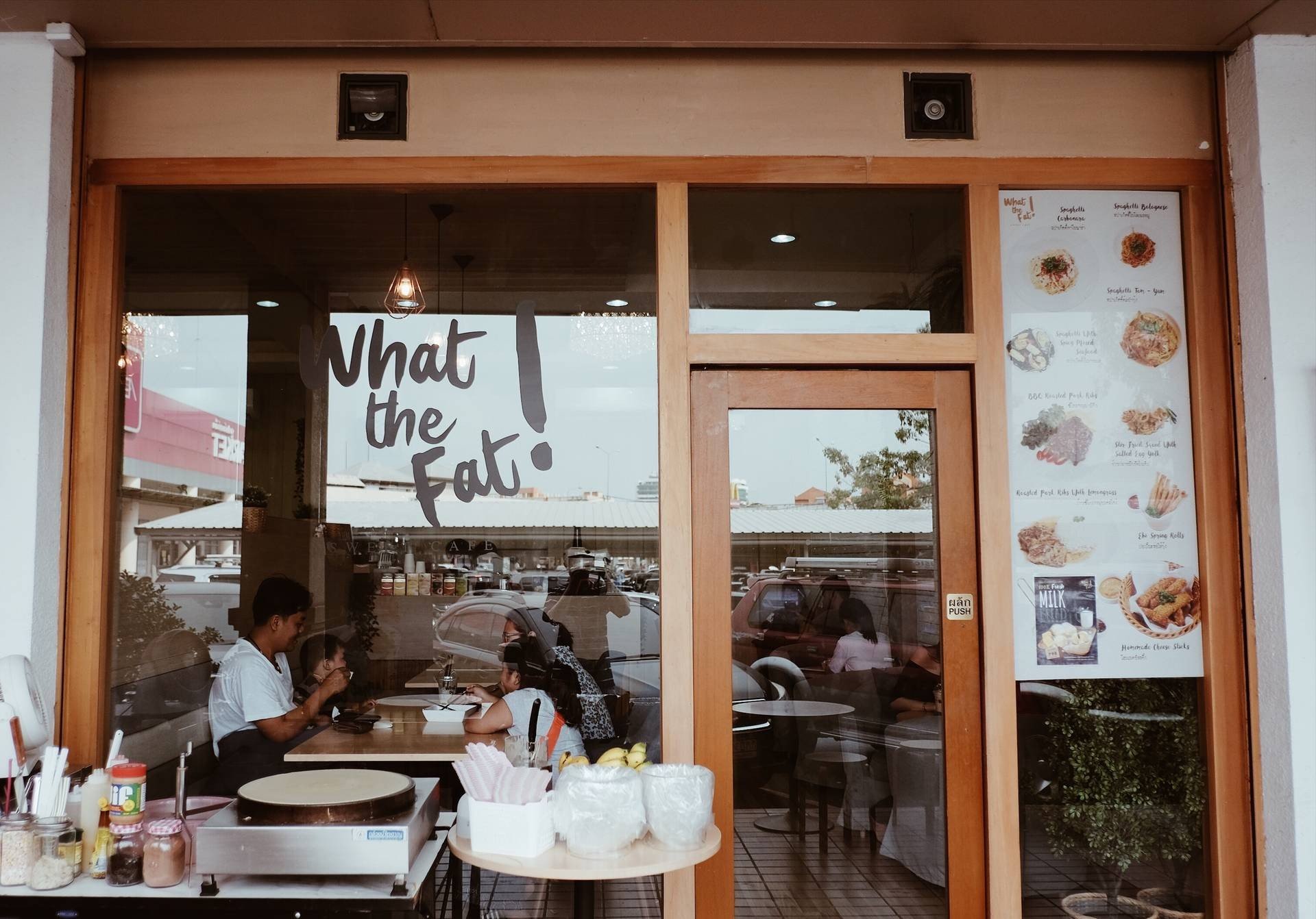 รีวิว What The Fat! Cafe & Bistro - คาเฟ่ย่านนวมินทร์ เมนูคาวหวานมีครบ