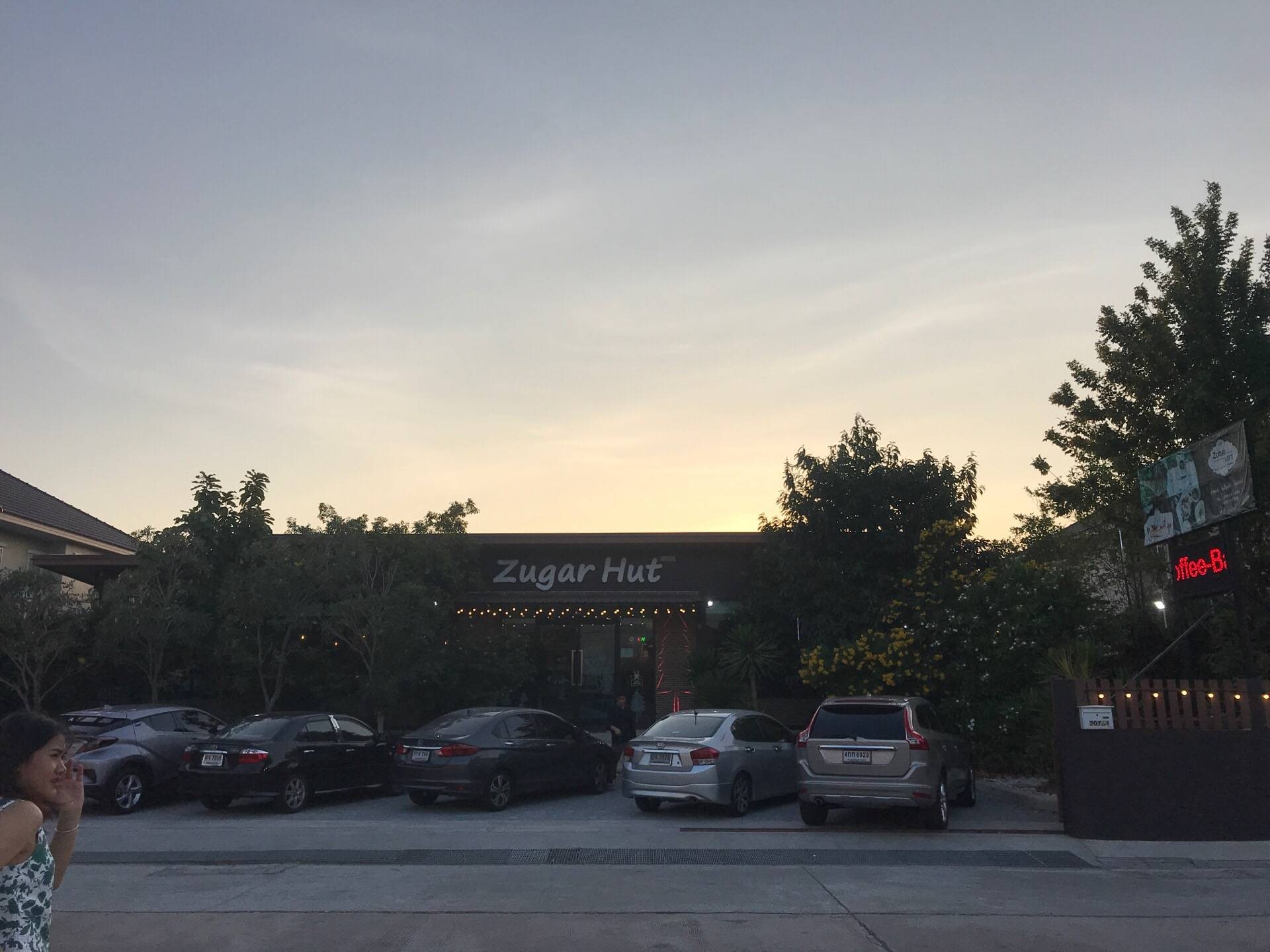 รีวิว Zugar Hut Cafe ชลบุรี - ⚡️ ครบเครื่องเรื่องอร่อย ⚡️