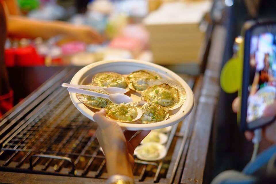 รีวิว Mr.boy Scallops หอยเชลล์ย่างชีส ตลาดน้ำอัมพวา - อร่อย อยากให้มาลอง