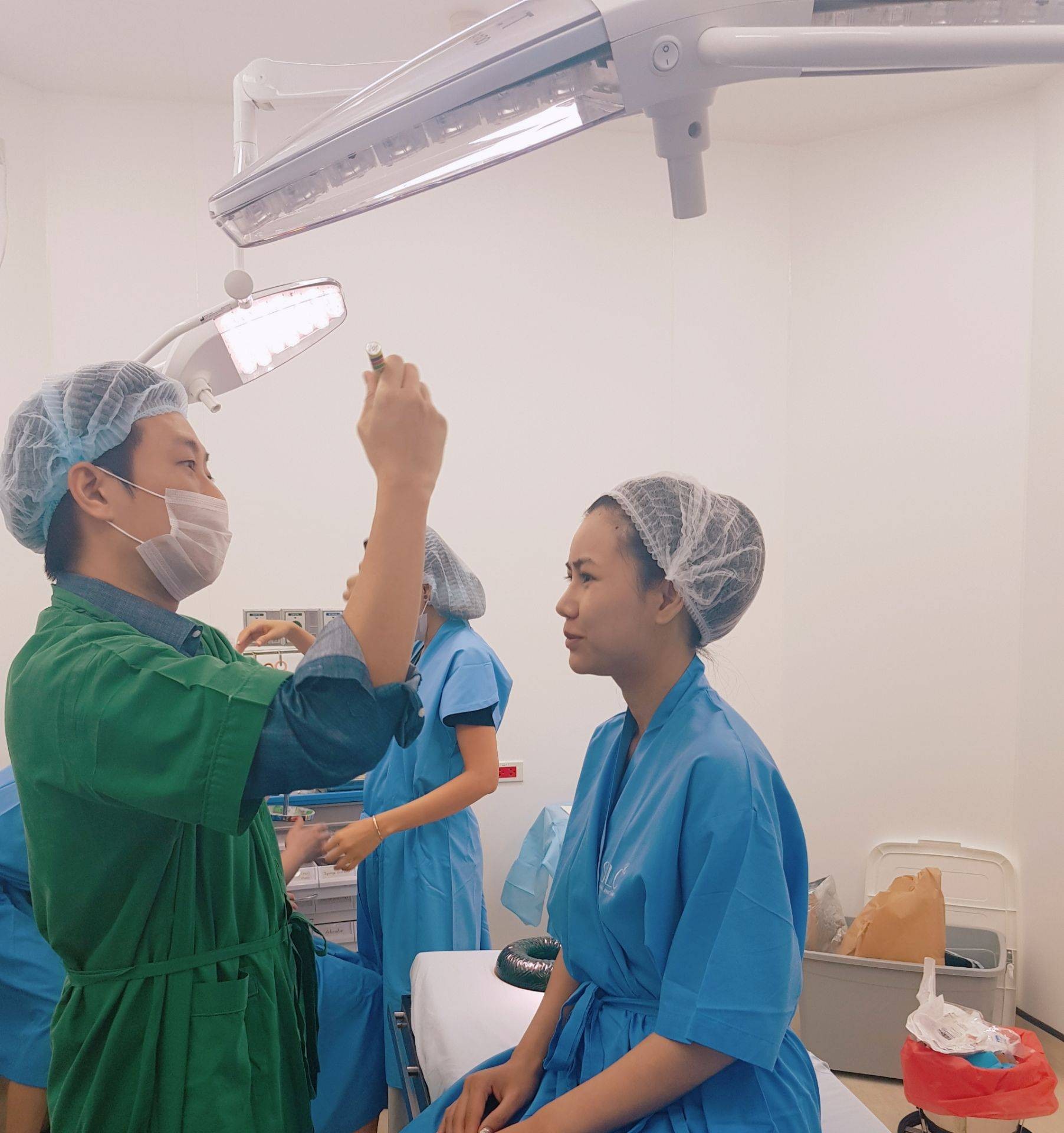 รีวิว โรงพยาบาลศัลยกรรม SLC - ขึ้นเขียง ยกคิ้ว @SLC hospital
