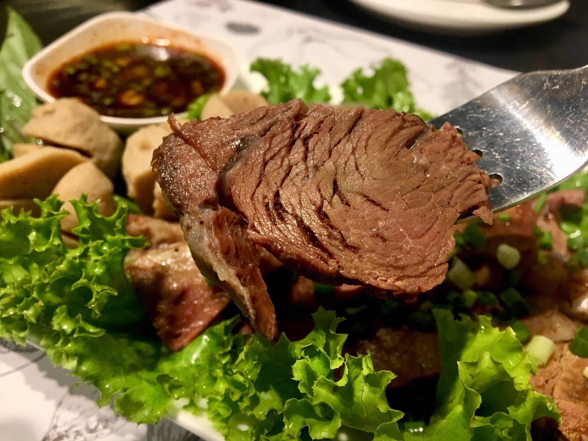 รีวิว Happy Beef By M Siam Paragon - ลวกจิ้มเนื้อ น้ำจิ้มแจ่ว สะใจมาก!