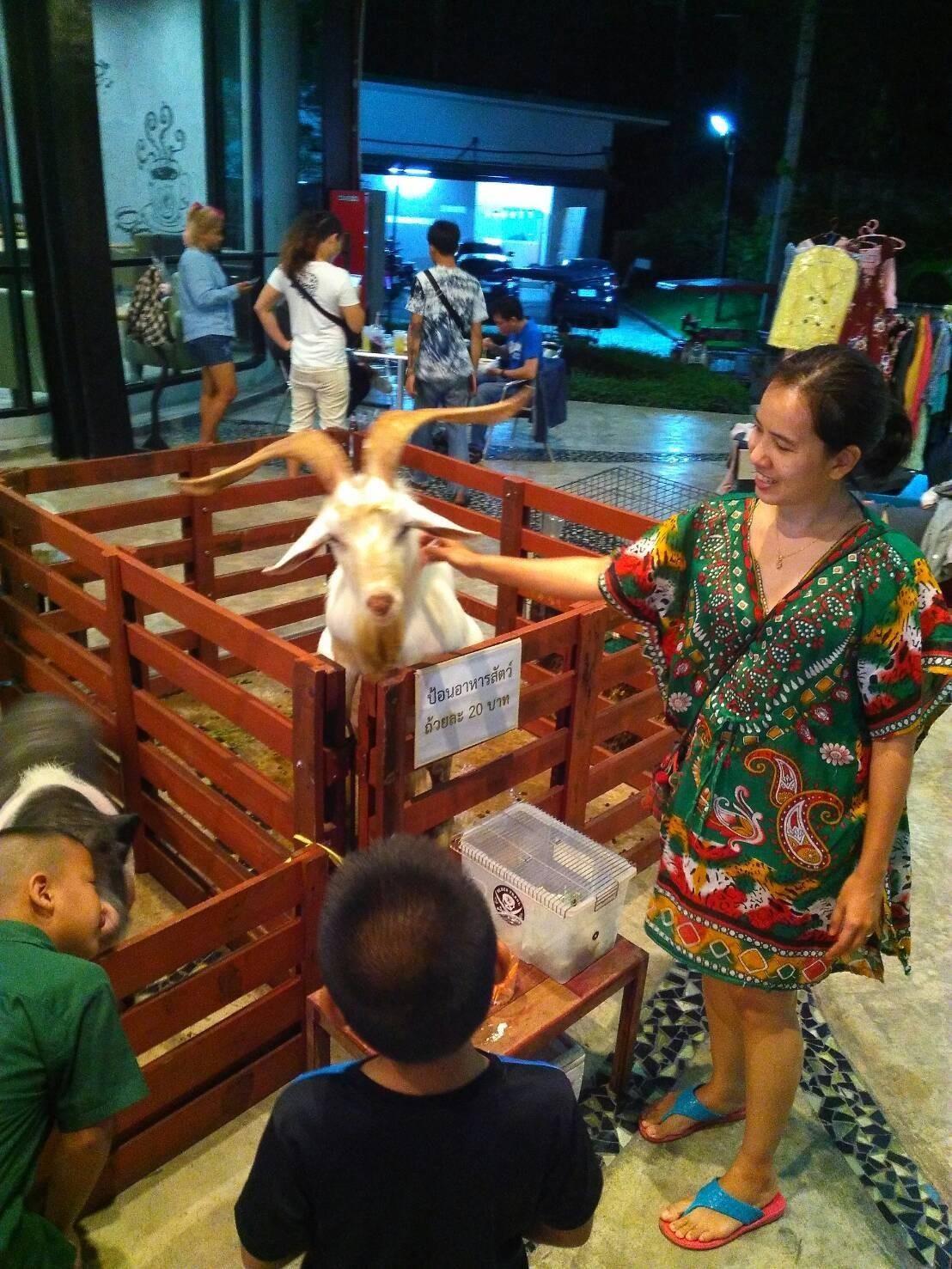 The Ozone market (ตลาดโอโซน) - รีวิวสถานที่ท่องเที่ยว