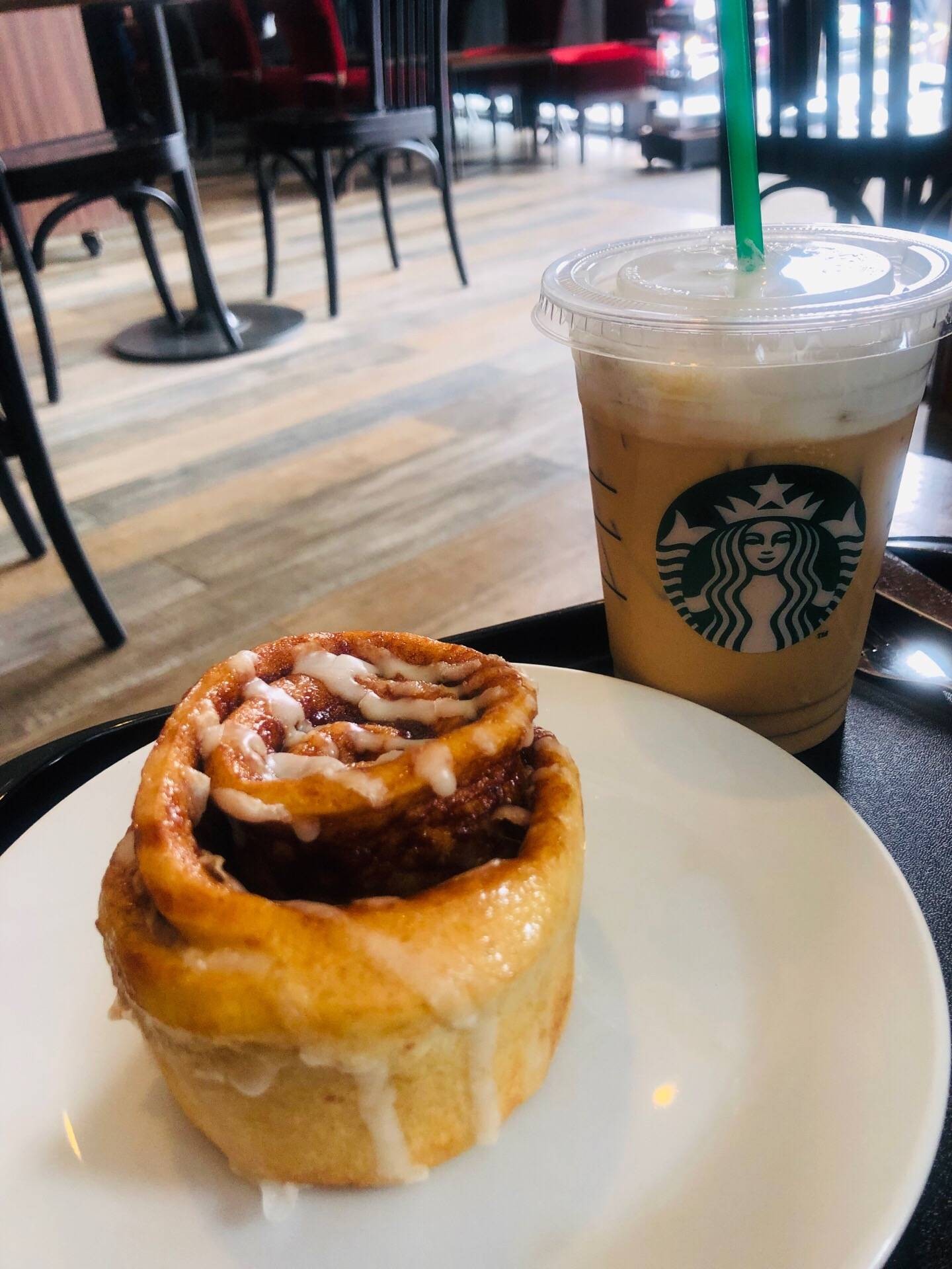 รีวิว Starbucks Robinson Bangrak - เจอเป็นต้องแวะ ไม่รู้เป็นไง