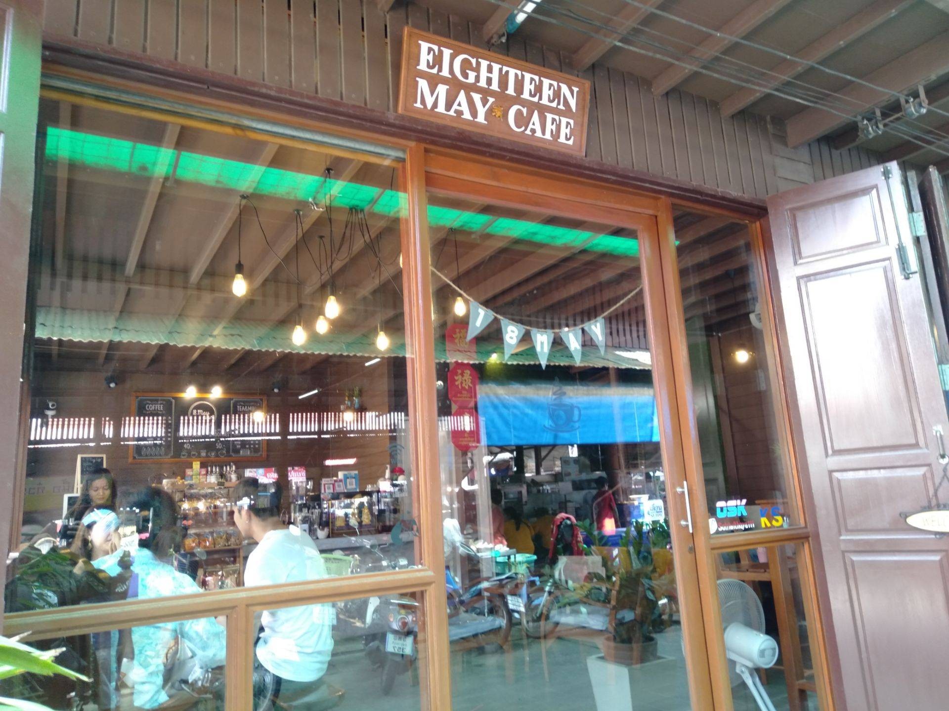 รีวิว 18 May Cafe - เรียบหรูดูดี สุดแสนจะคลาสสิค
