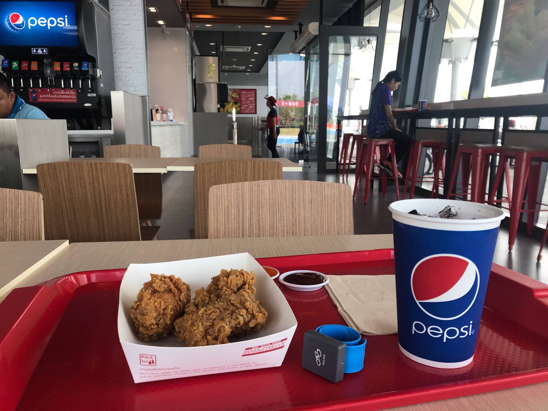 รีวิว KFC สกายเลน สุวรรณภูมิ - ปั่นแล้วจะกินได่ทอดกี่ชิ้นก็ได้!!